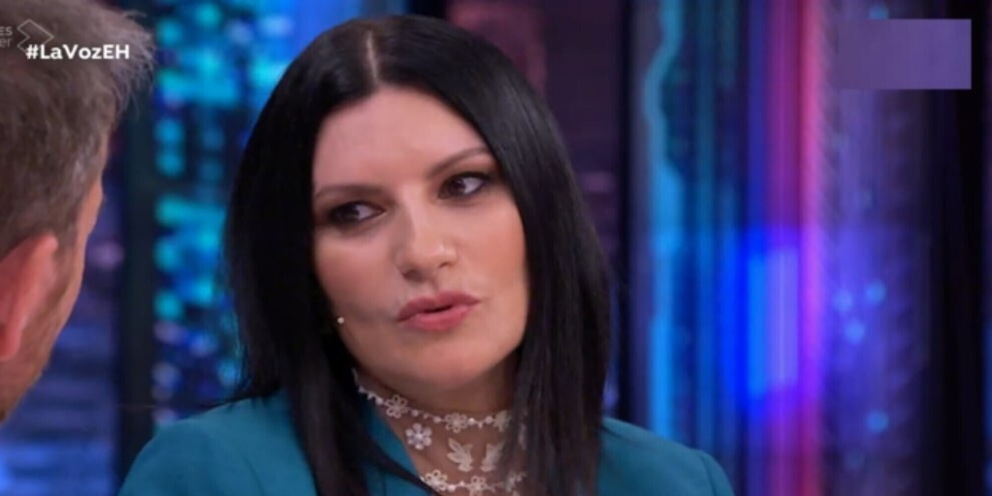 Laura Pausini si rifiuta di cantare 'Bella ciao' in tv: è polemica