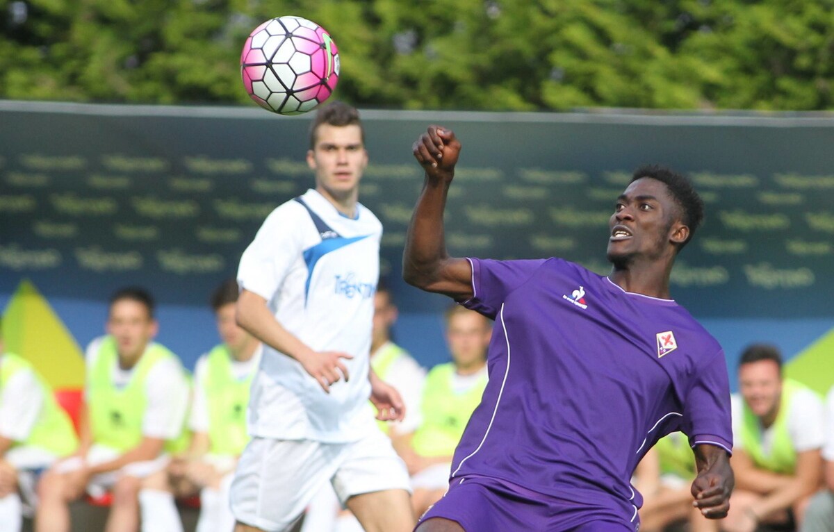 Fiorentina, esordio con applausi per i viola