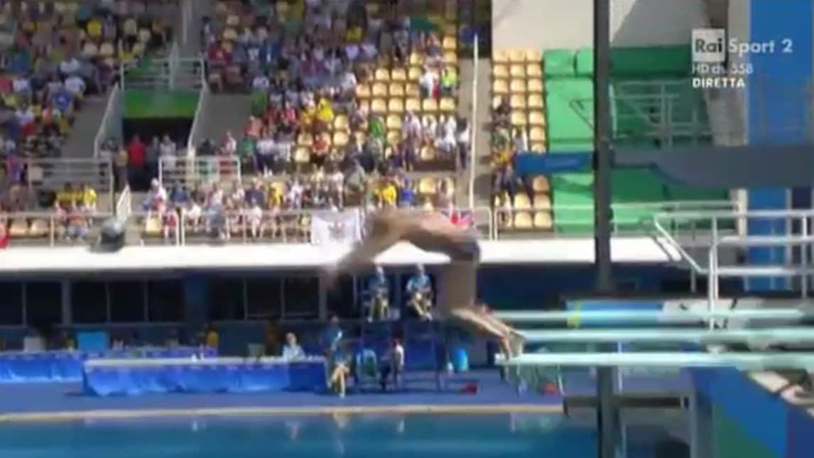 Il campione olimpico di tuffi Zacharov fa un tuffo da 0! - Corriere ...