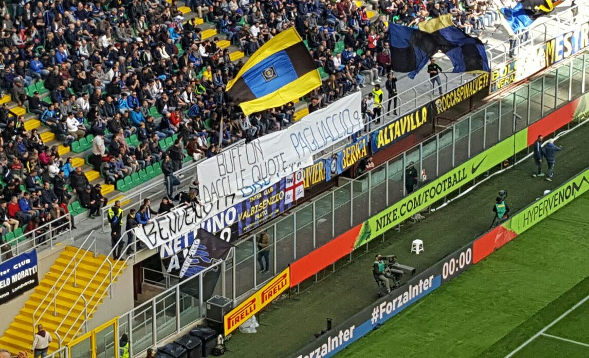 Inter, striscione dei tifosi contro Buffon: «Dacci le quote, pagliaccio»