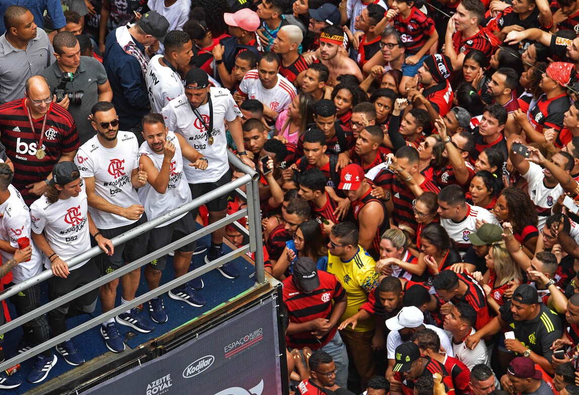 Flamengo, tifosi in festa a Rio: Gabigol scatenato