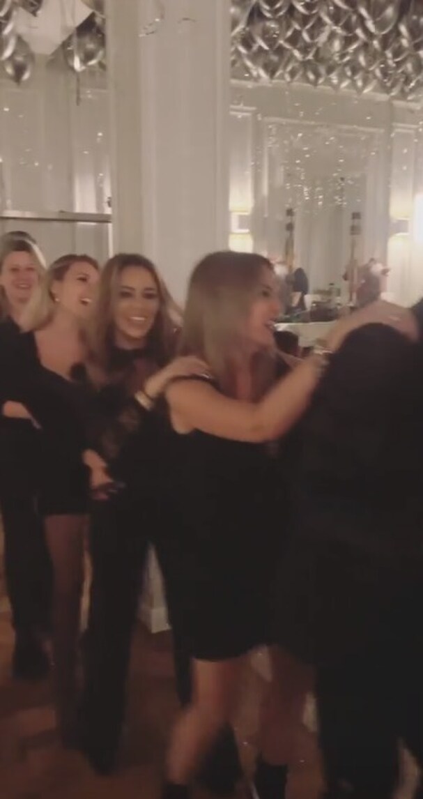 Wanda Nara, party sfrenato con le altre wags del Psg