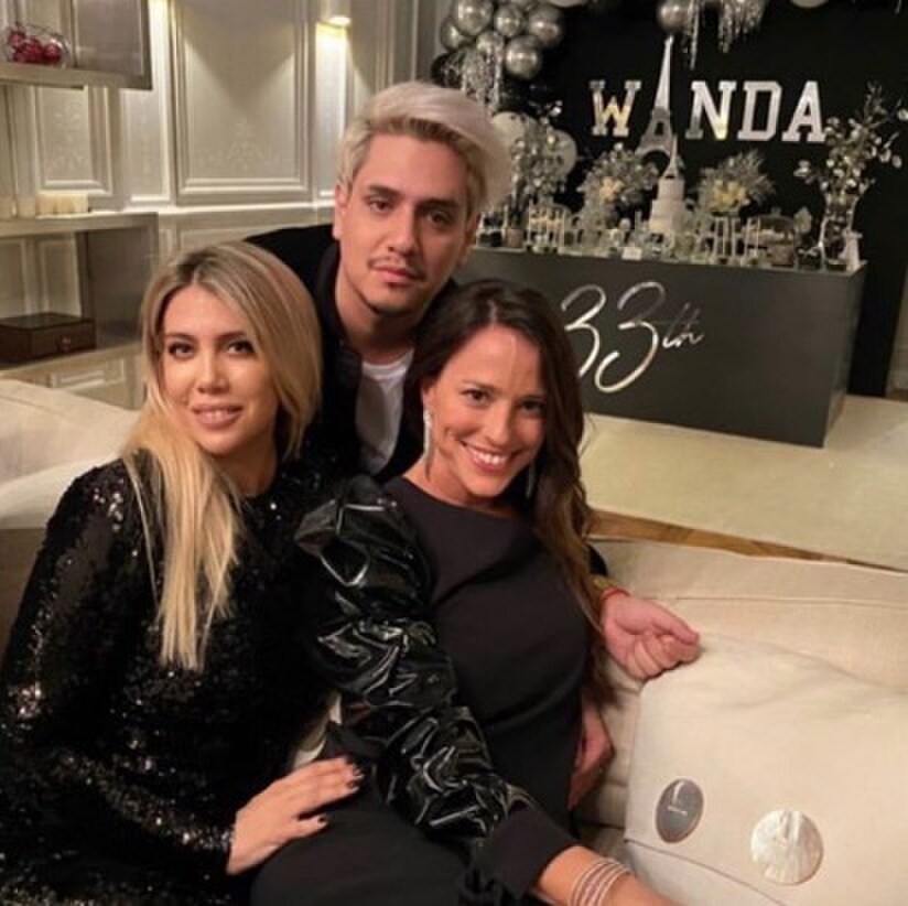 Wanda Nara, party sfrenato con le altre wags del Psg