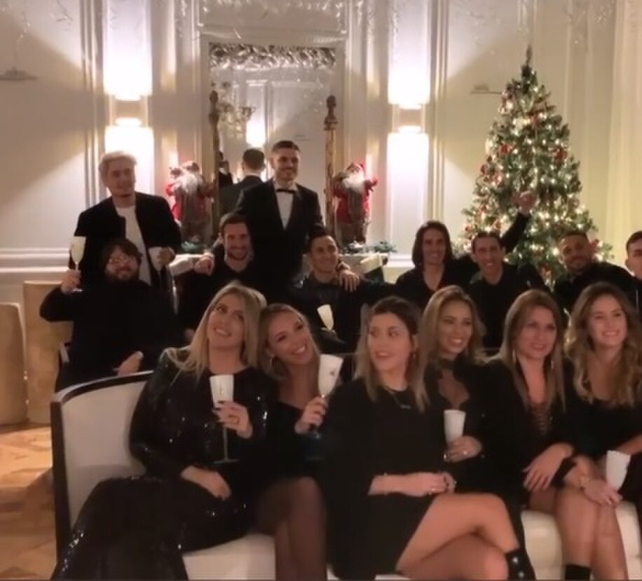 Wanda Nara, party sfrenato con le altre wags del Psg