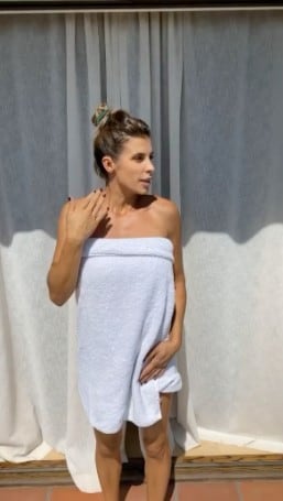 Elisabetta Canalis sensuale in pizzo: le trasparenze fanno il pieno di like