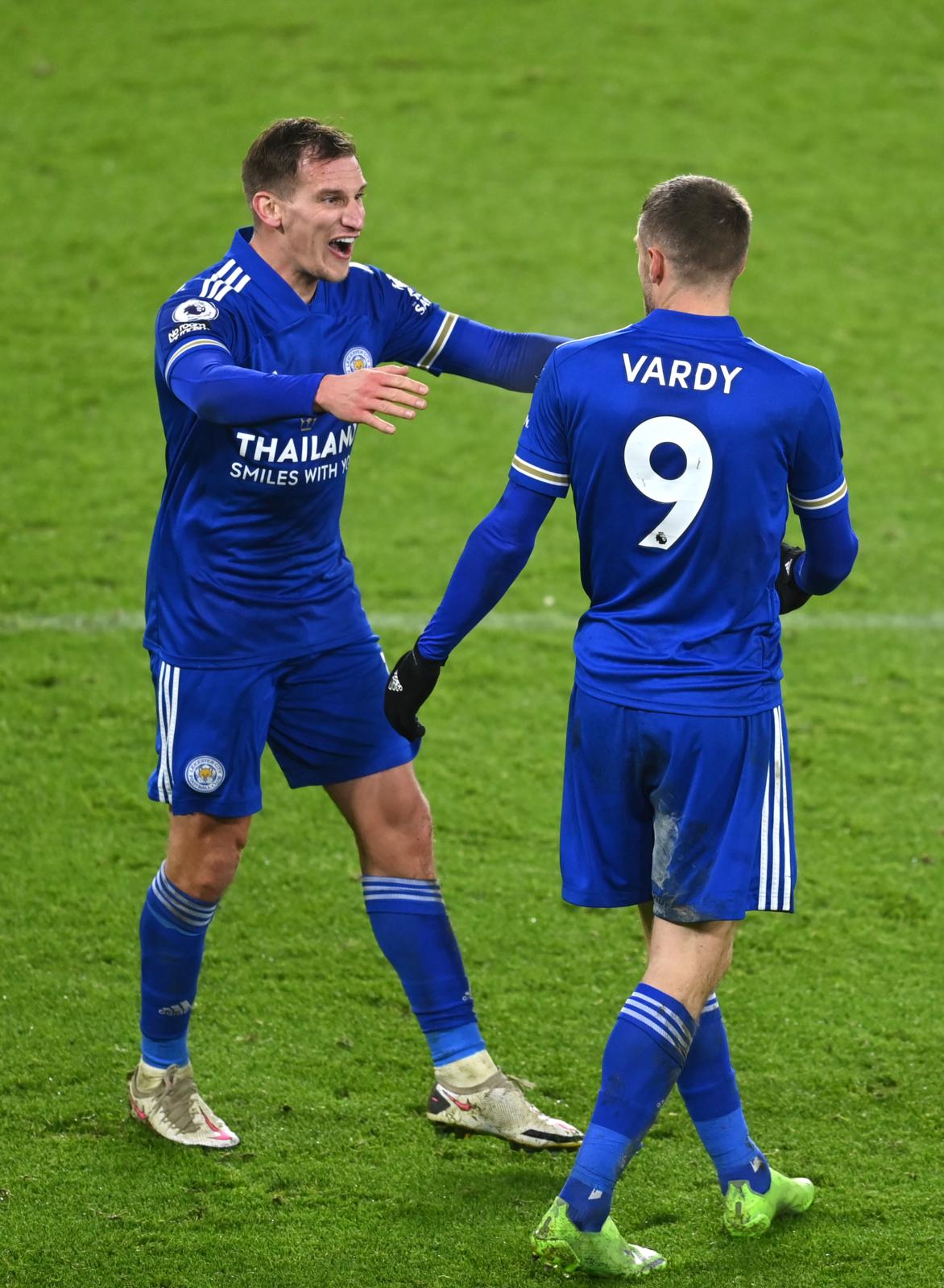 Vardy alla Cassano: segna e rompe la bandierina