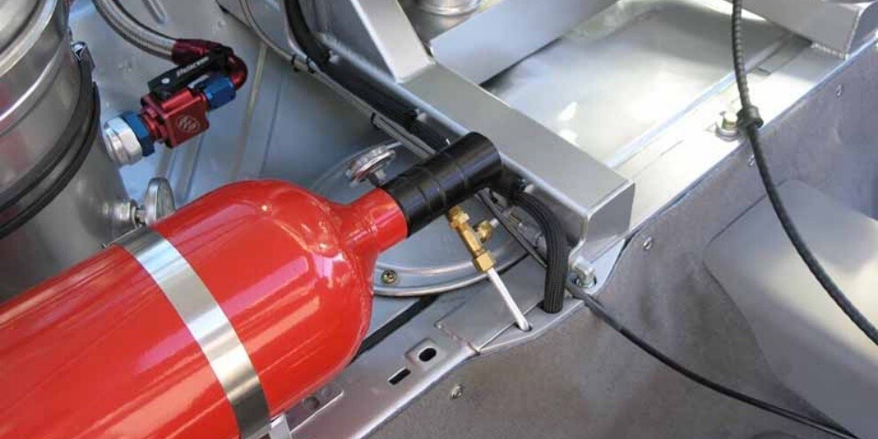 Maggiolino Volkswagen si trasforma in un razzo
