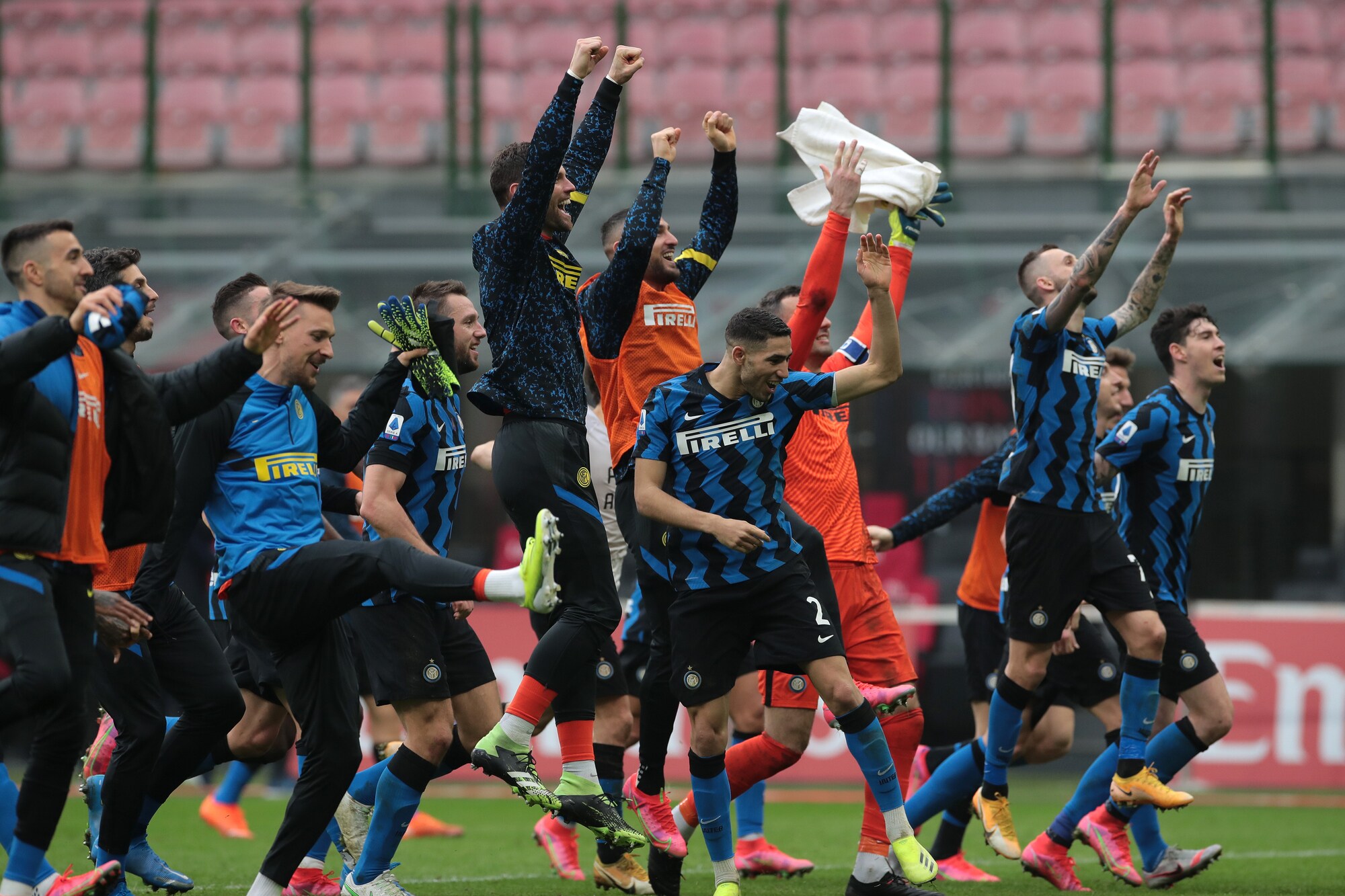 La festa dell'Inter dopo il derby, che esultanza per i nerazzurri!