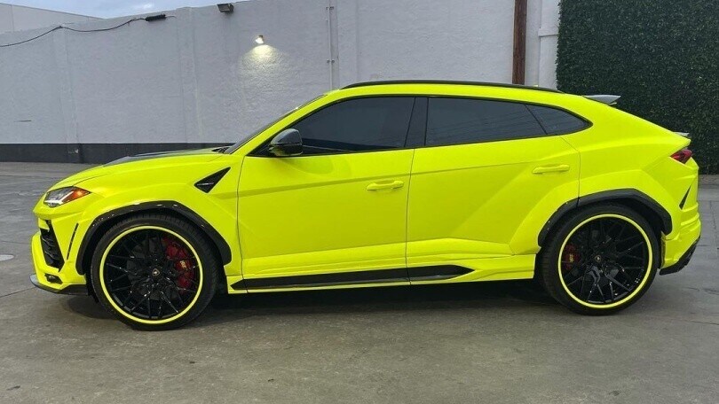 NBA, LaMelo Ball: ecco la sua nuova Lambo Urus fosforescente