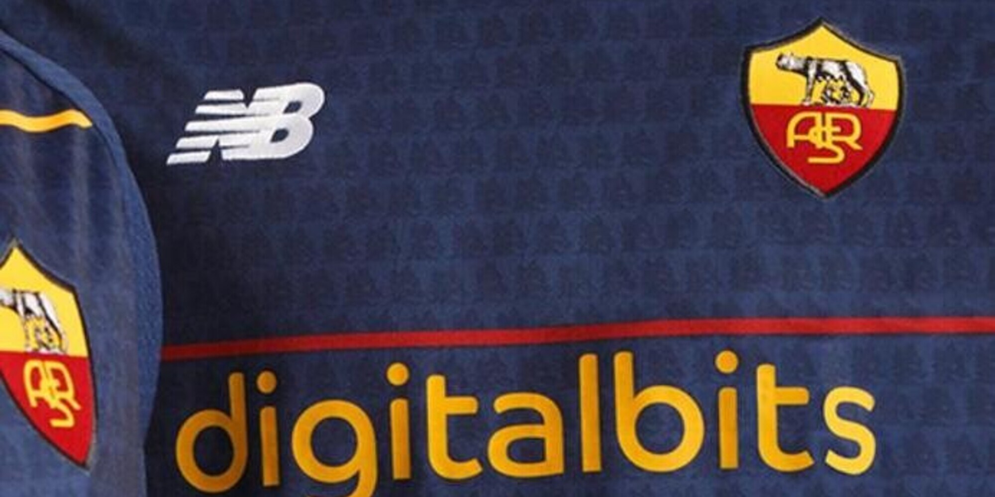 Roma, ecco la nuova maglia: è blu e ha il vecchio stemma. Esordio col Bodo