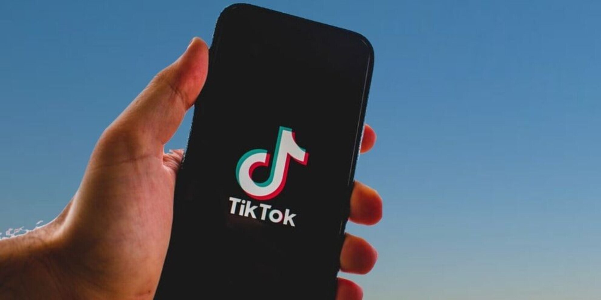 Tik Tok shock: 14enne spara e muore mentre gira un video