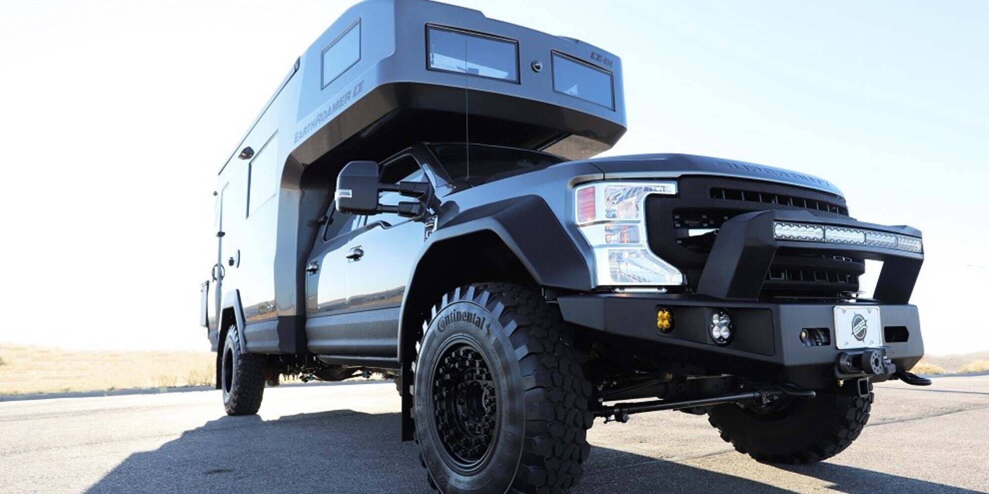 Jason Momoa: addio alla moglie e va a vivere in un camper da 655mila euro!