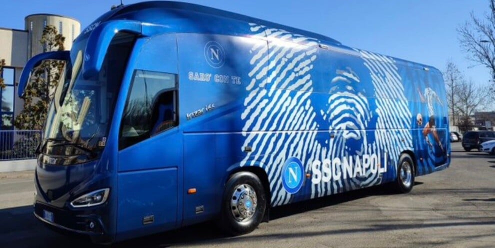 Napoli, ecco il nuovo autobus: c'è Maradona