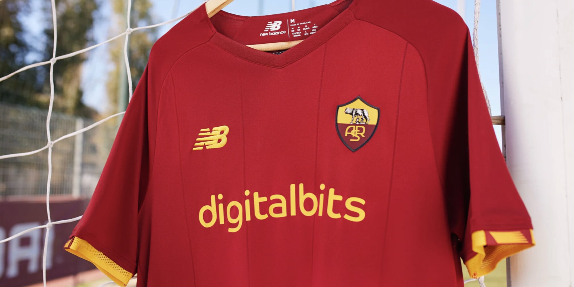 Roma, nel derby una maglia speciale col vecchio stemma