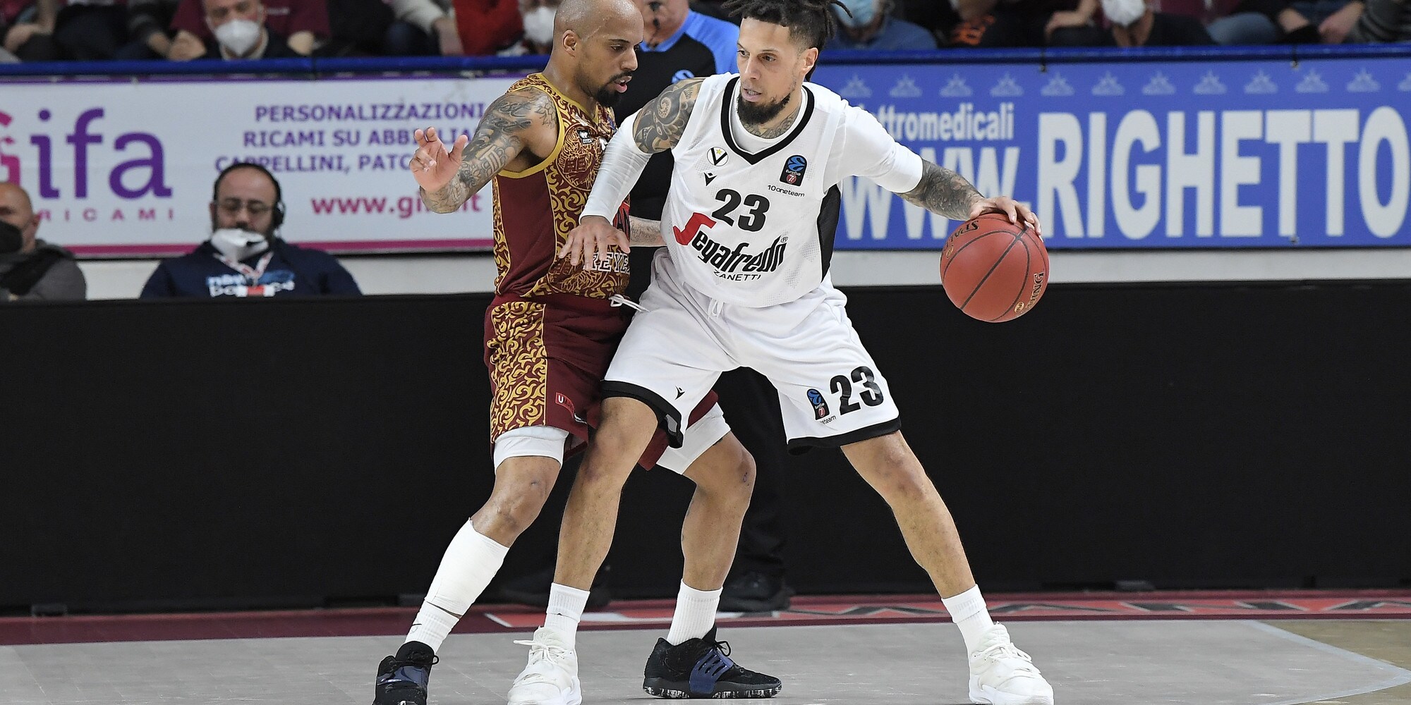 Eurocup, la Virtus vince a Venezia: Hackett incide, Belinelli ko