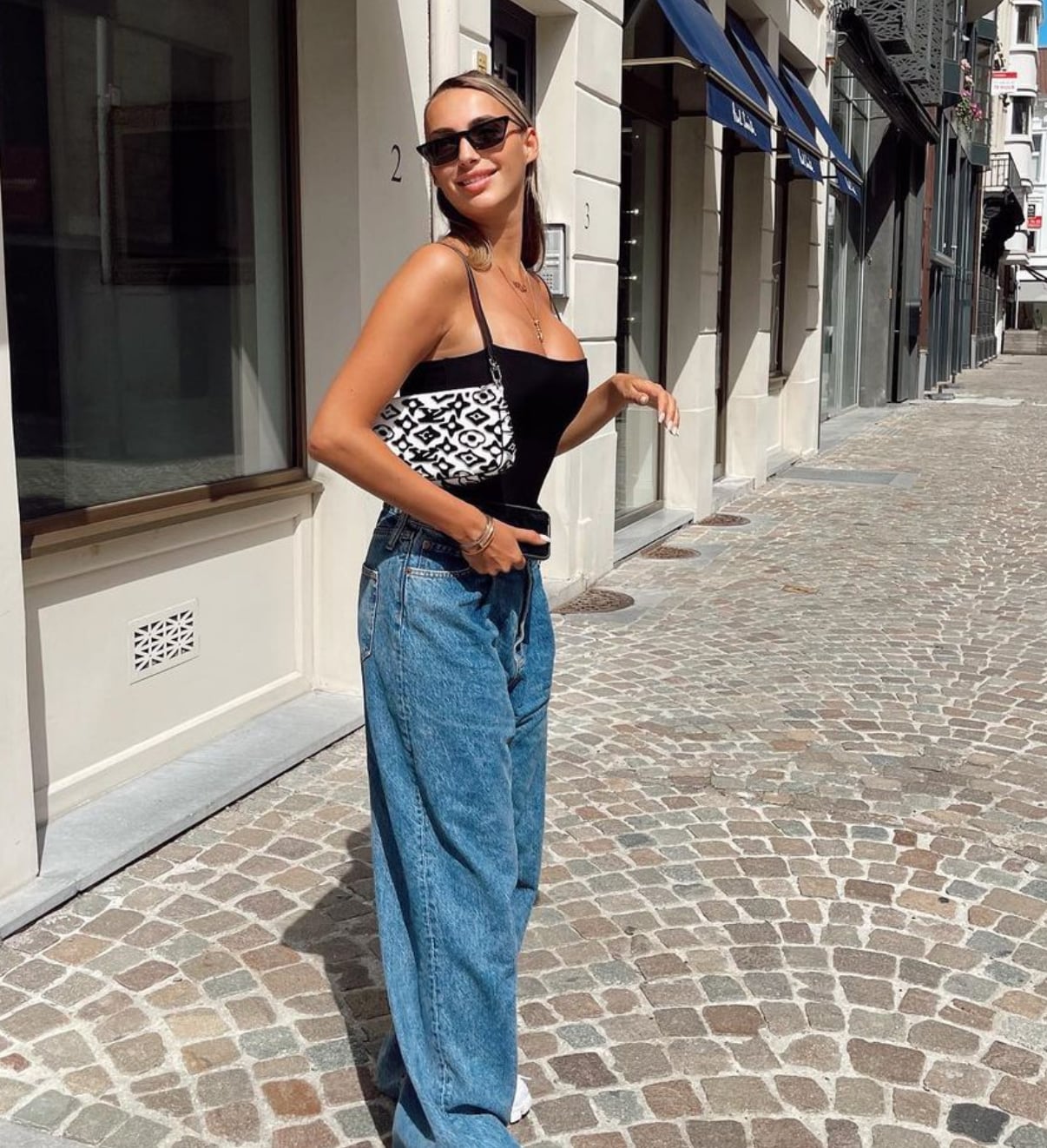Roma, con Svilar arriva anche la splendida June Peeters