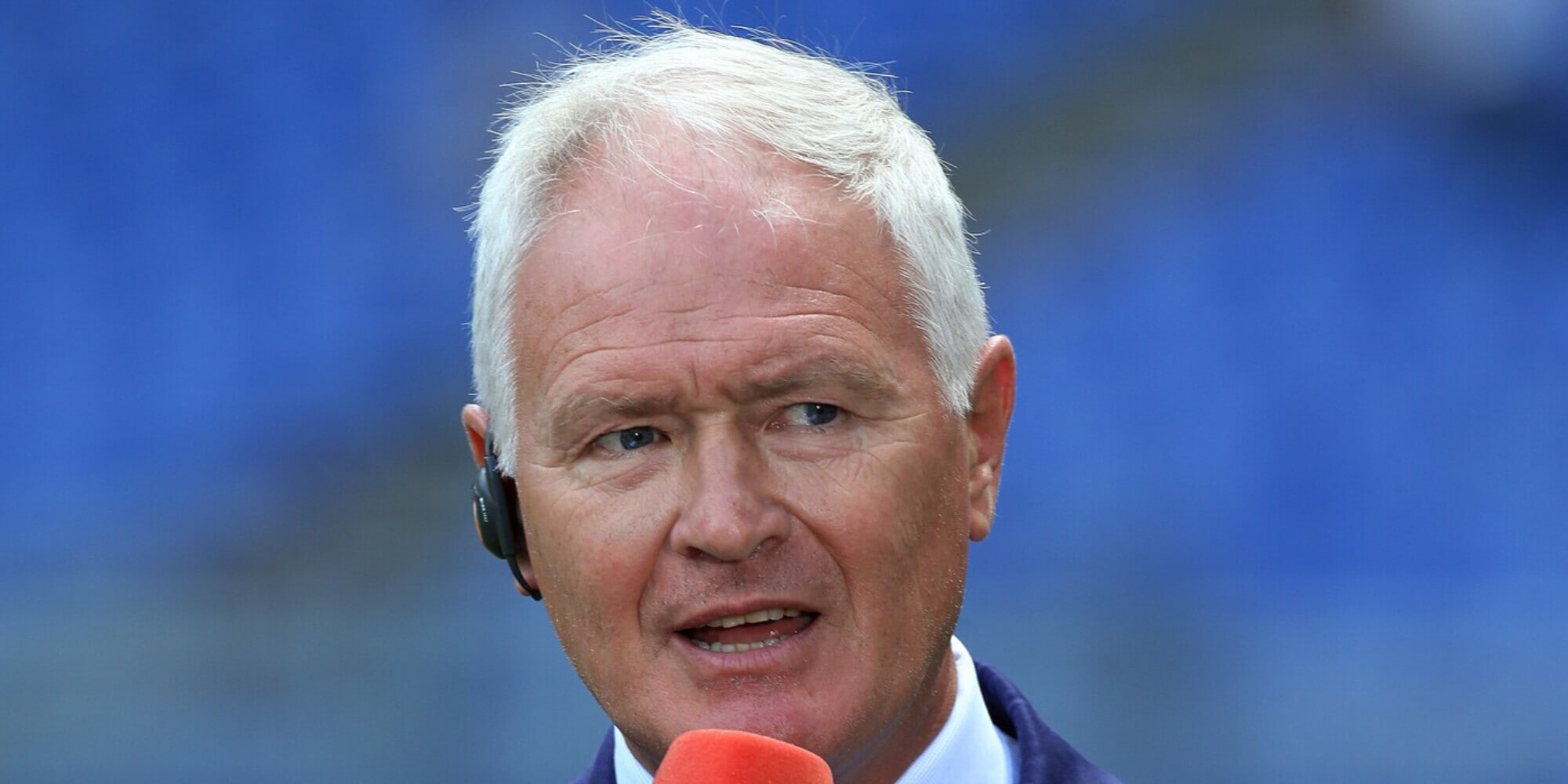 Aldo Serena in difesa: ferma un uomo che vuole sfondare una vetrina!