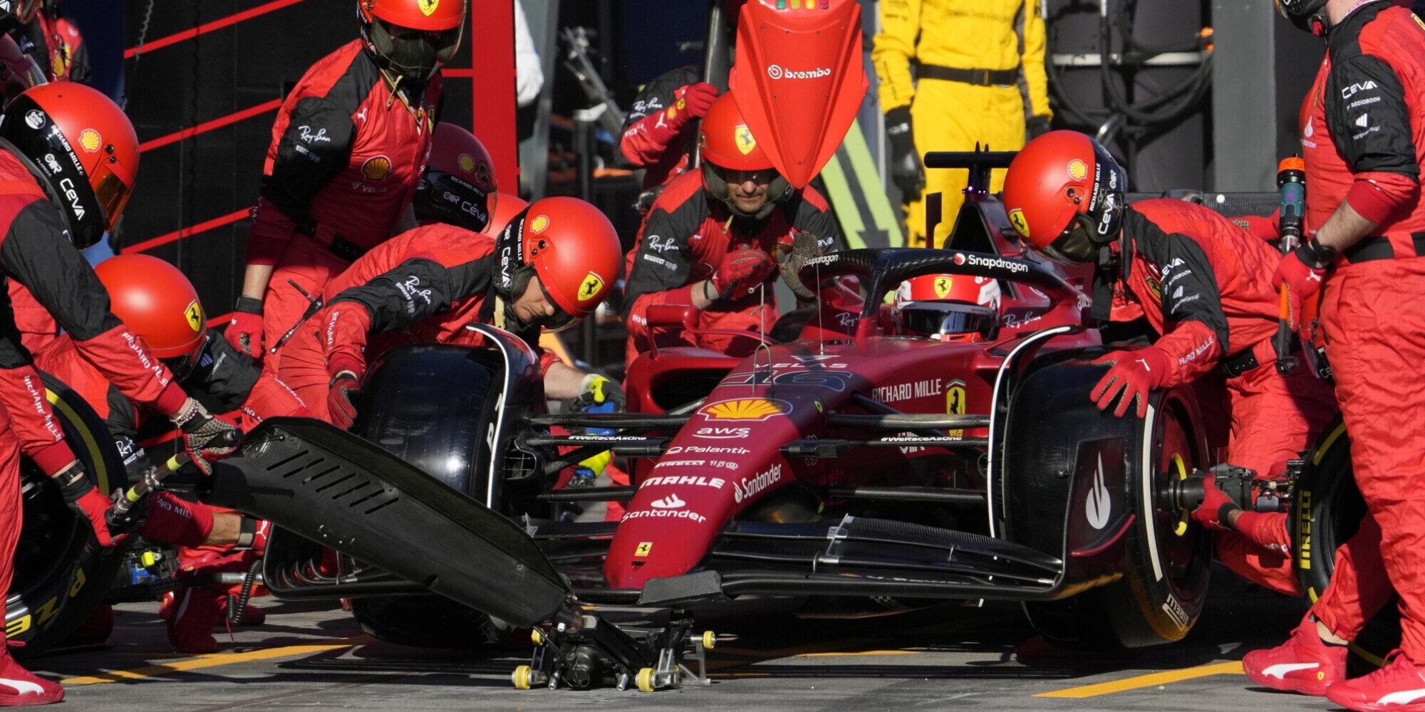 Il caso Ferrari: pit stop a raffica per la Rossa