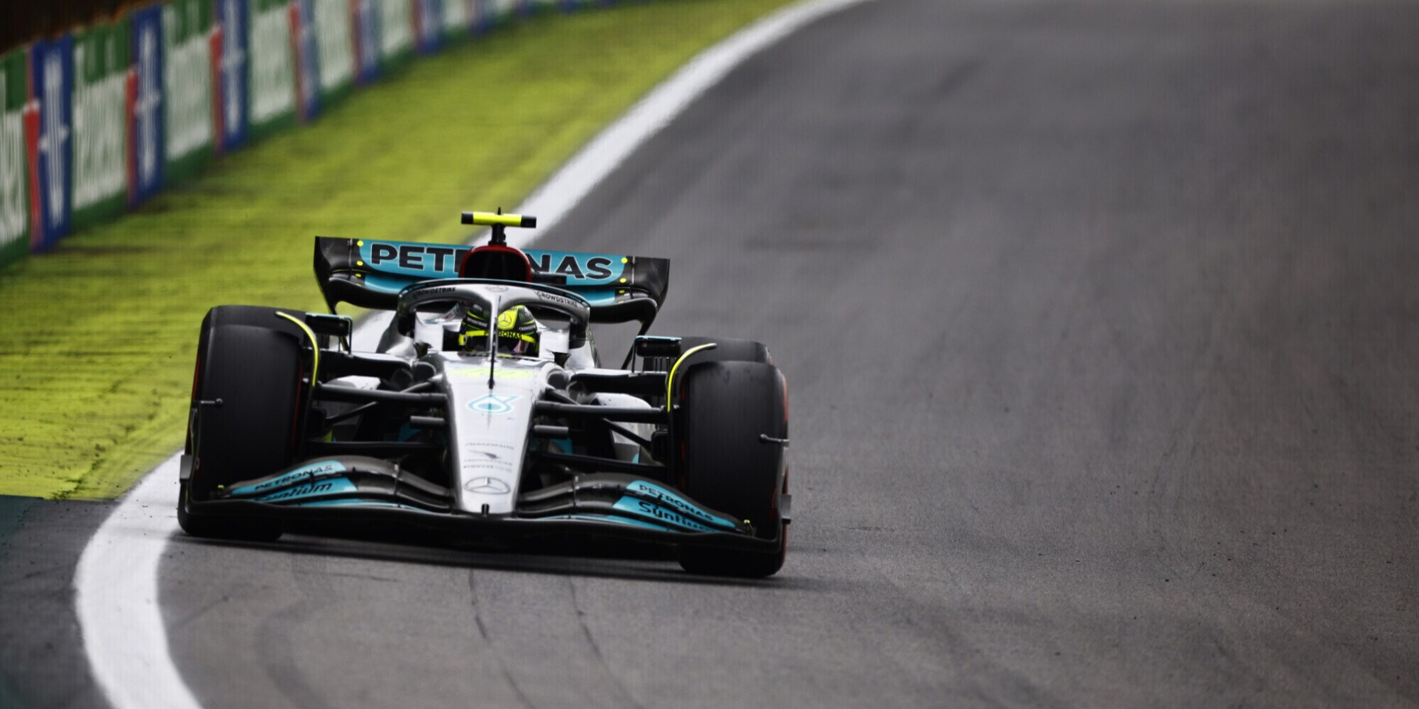 F1: libere 1 di Abu Dhabi a Hamilton, terzo Leclerc. Settimo Shwartzman