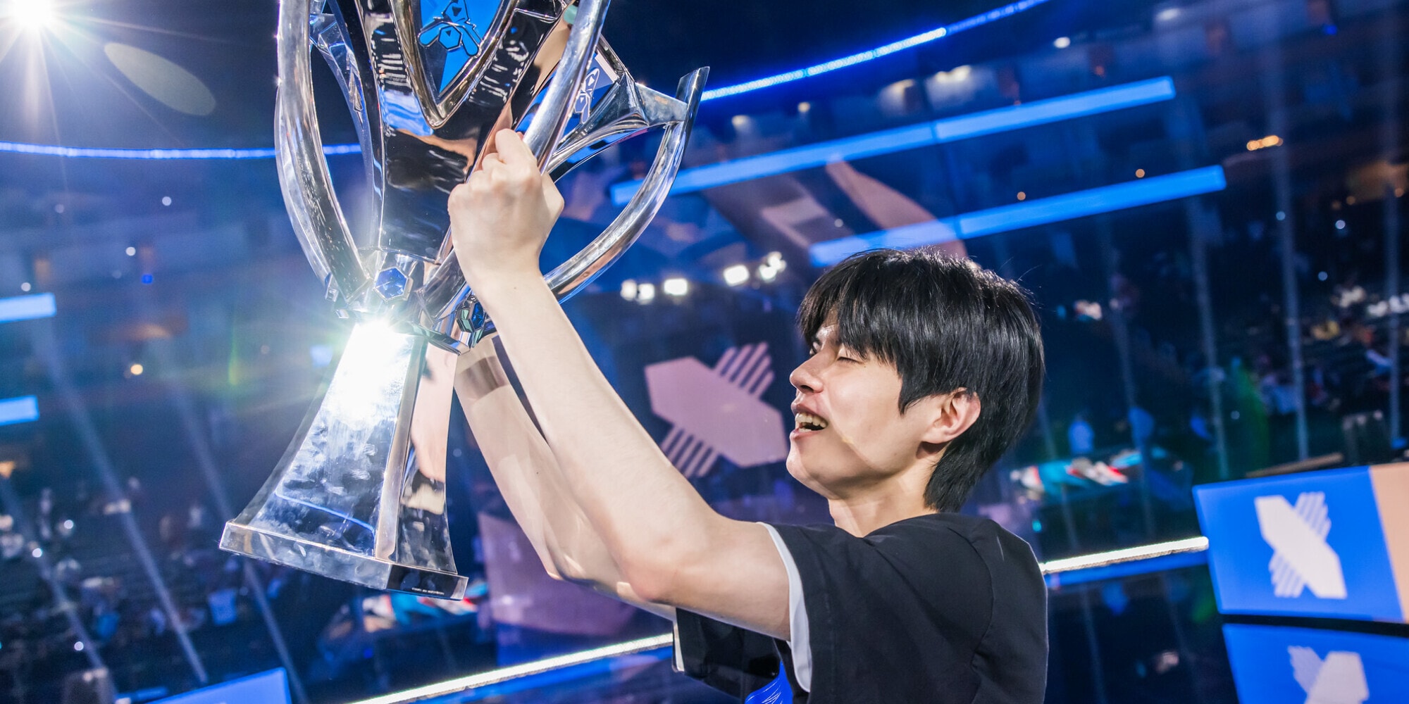 LoL, il campione del mondo cambia squadra