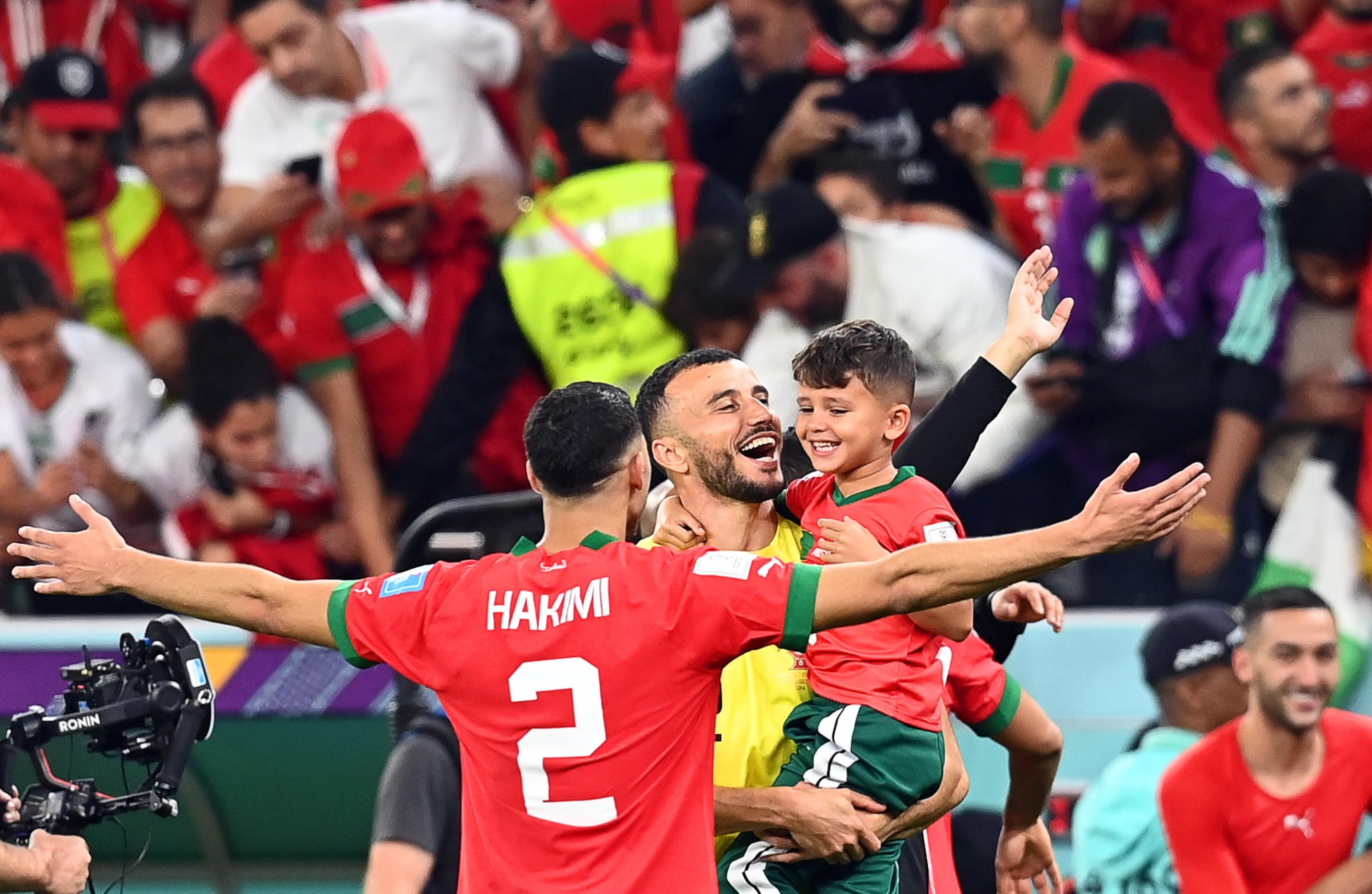 Marocco in semifinale: la festa dei giocatori in campo dopo l ...