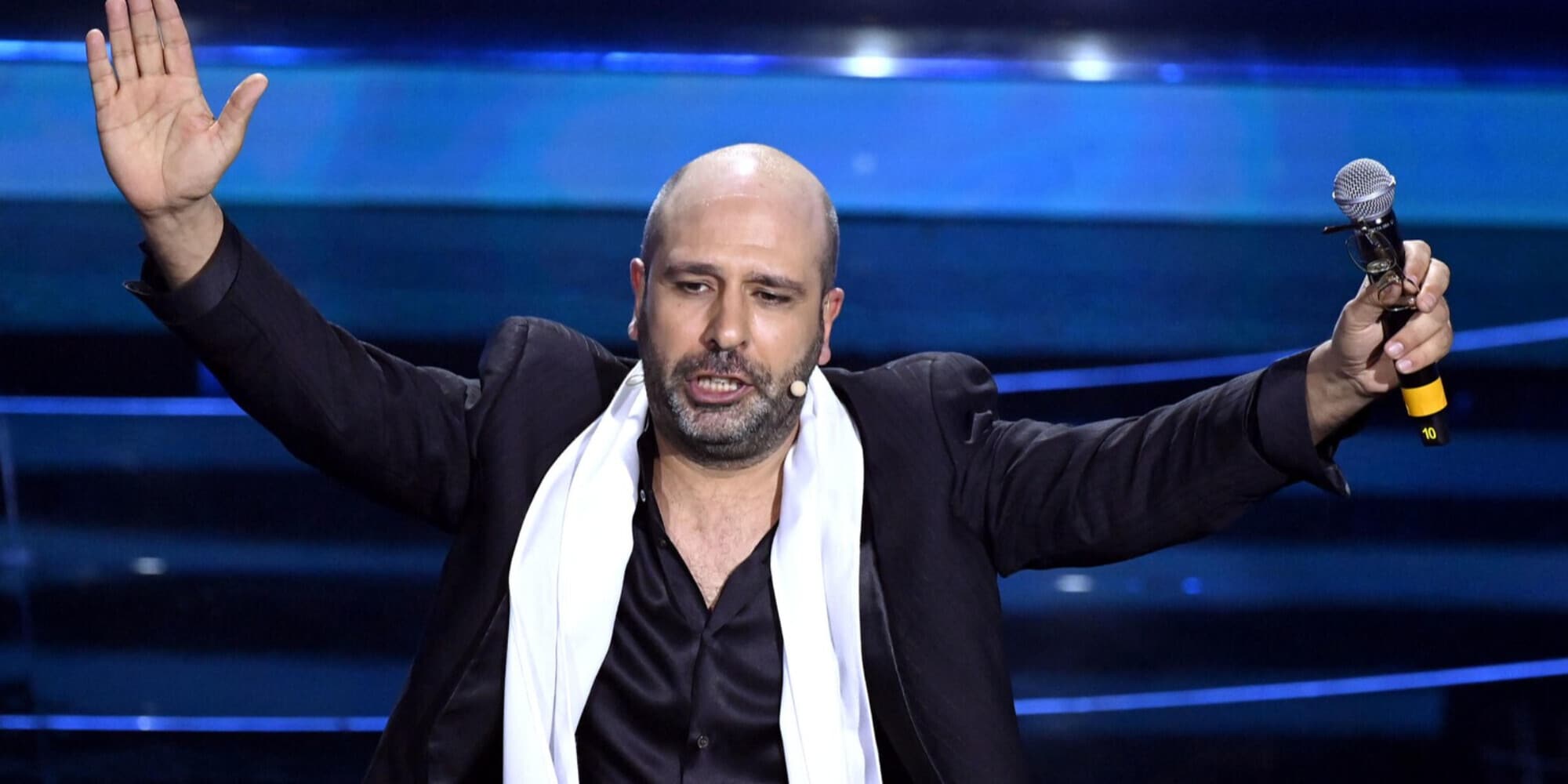 Zalone, lo scudetto e la frase sul Napoli durante il suo spettacolo