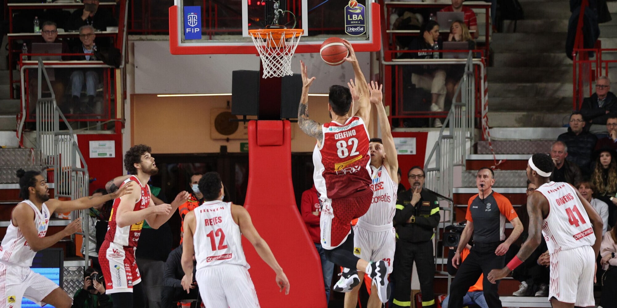 Basket, Varese vince lo "spareggio" con Pesaro e sale al quarto posto