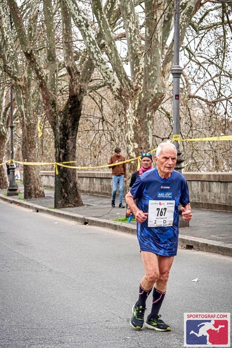 Antonio Rao alla Acea Run Rome The Marathon, è record mondiale M90