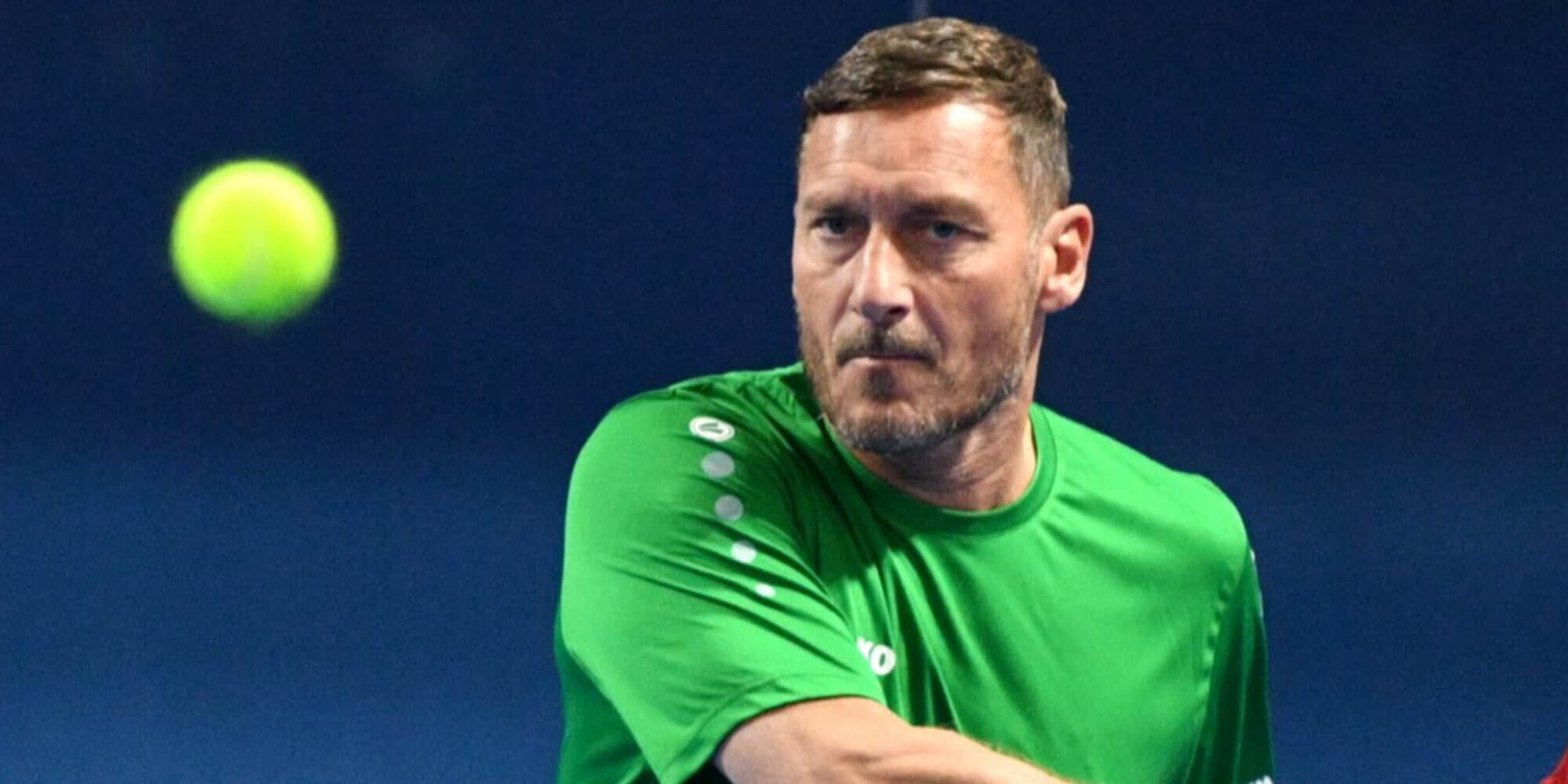 La battuta di Totti durante la partita di Padel: "Chanel mi aspetta a casa"