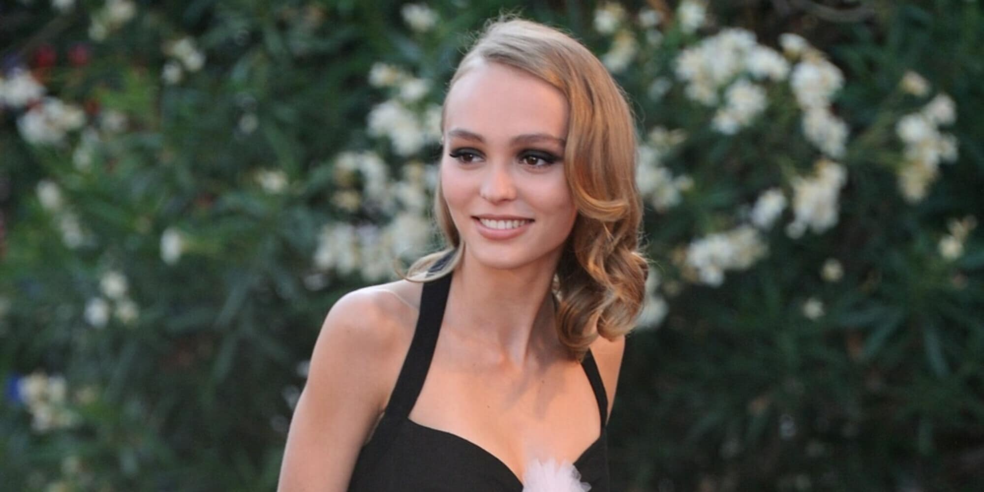 Johnny Depp, la figlia Lily Rose fa coming out: chi è la famosa fidanzata