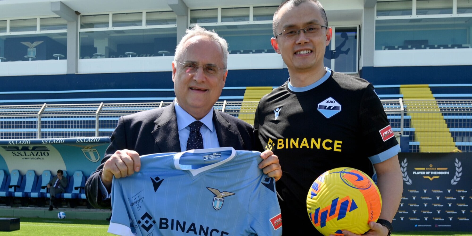 Lazio-Binance, addio sponsor sulla maglia. Lotito ascolta offerte