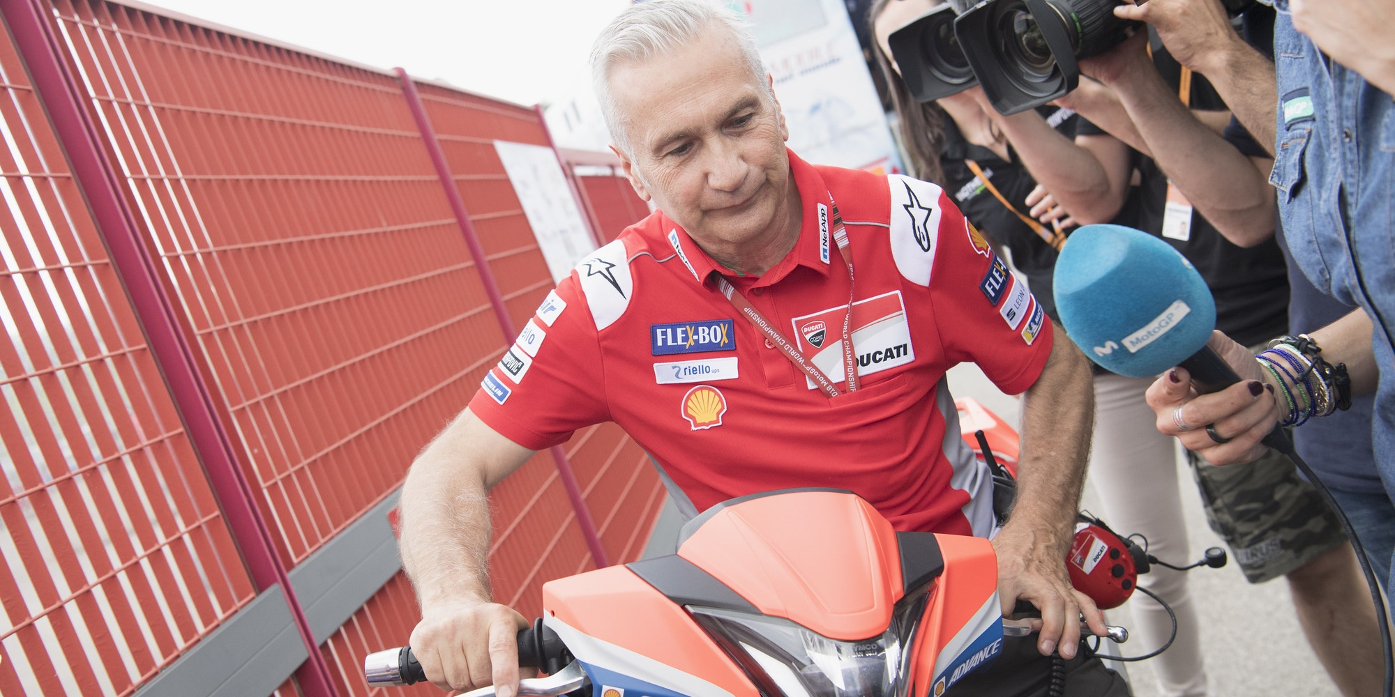 MotoGP, team manager Ducati cade dallo scooter. Ma al Mugello non mancherà