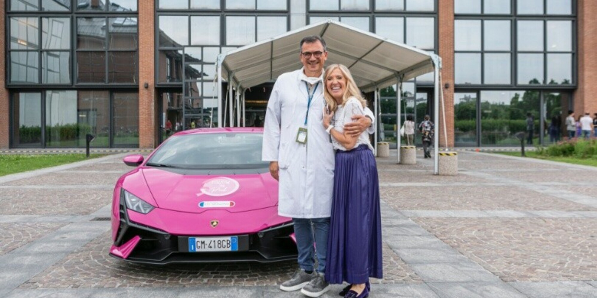 La 1000 Miglia affiancata dalla pink car per la lotta contro il tumore ...
