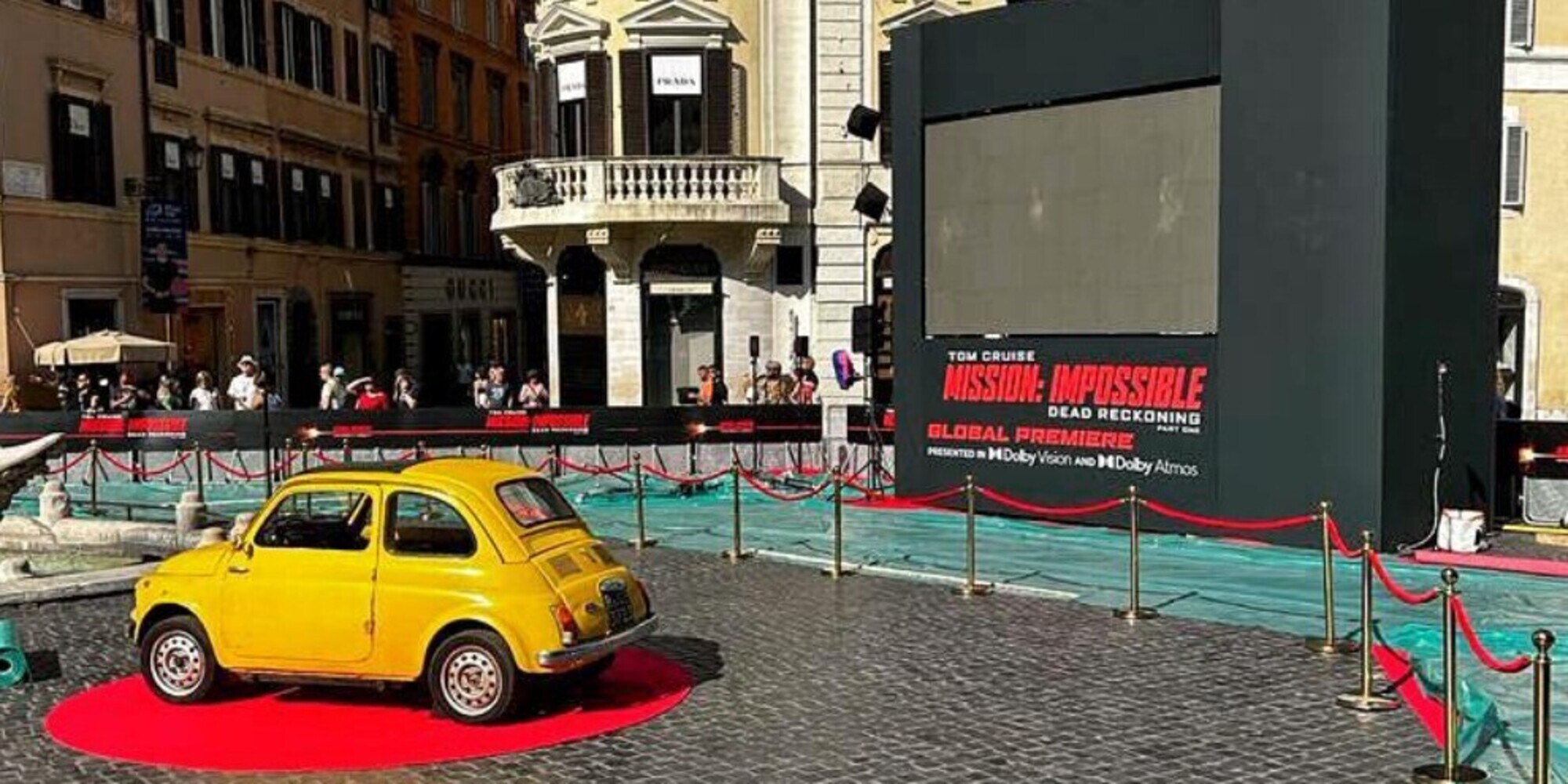 Tom Cruise a Roma per Mission Impossibile 7 con la Fiat 500 gialla