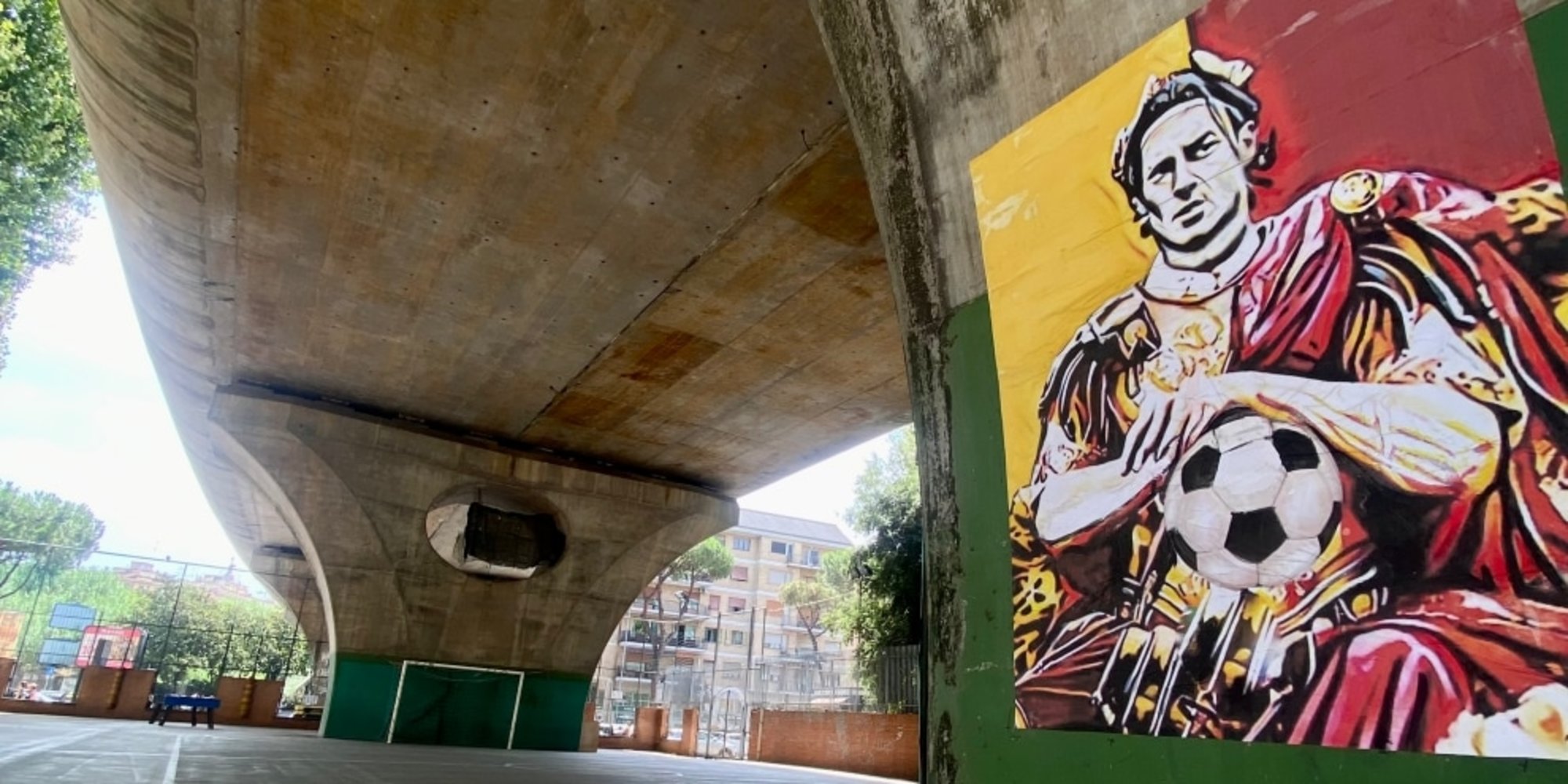 La nuova campagna Dazn celebra Totti: il nuovo murale "Eterno"