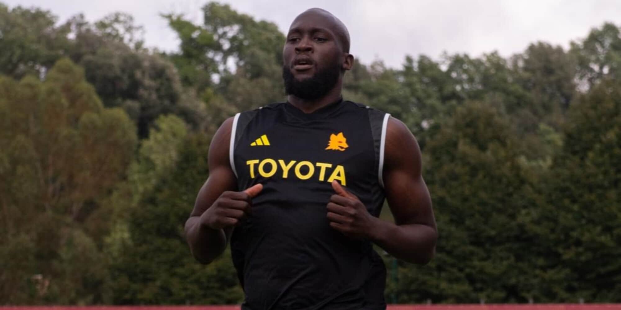 Lukaku si allena a Trigoria: la prima foto da calciatore della Roma