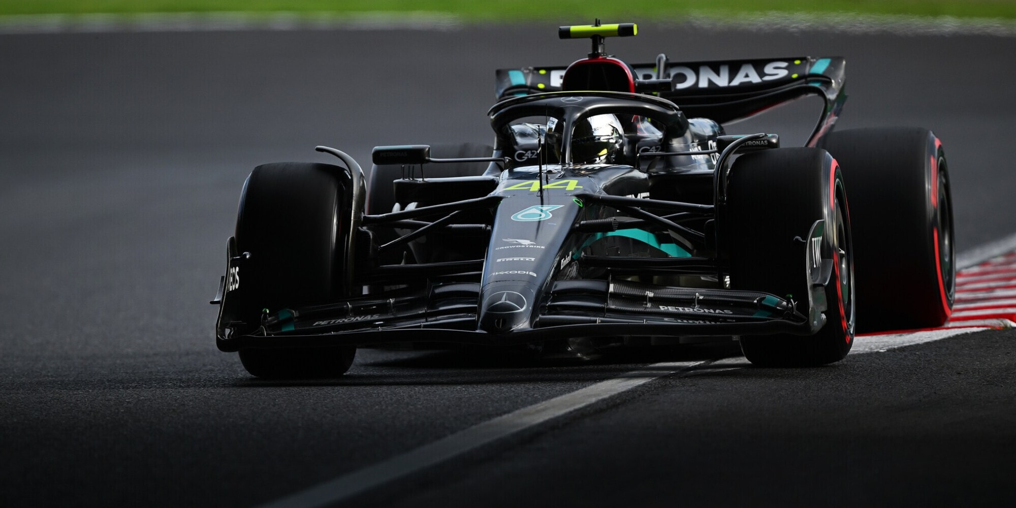 F1, Hamilton difende la Mercedes: "I nostri risultati parlano da soli"