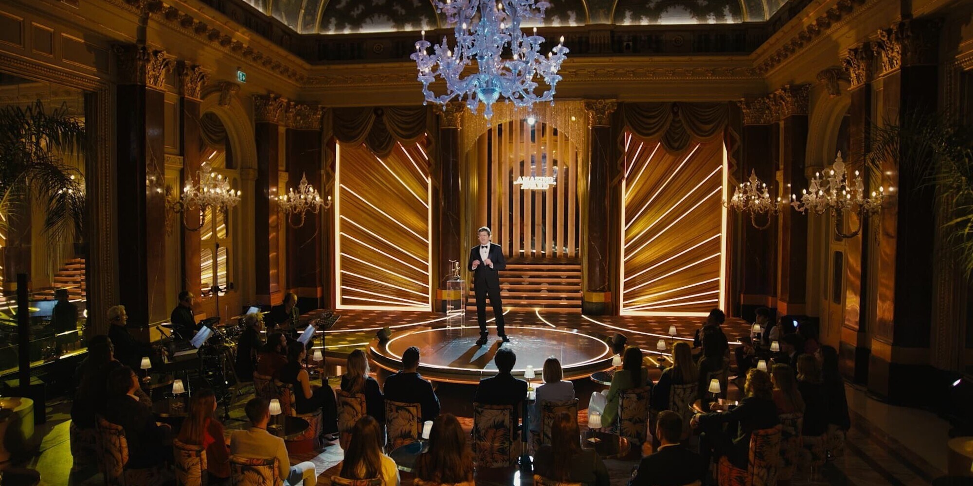 Amazing - Fabio De Luigi: Prime Video svela le prime foto