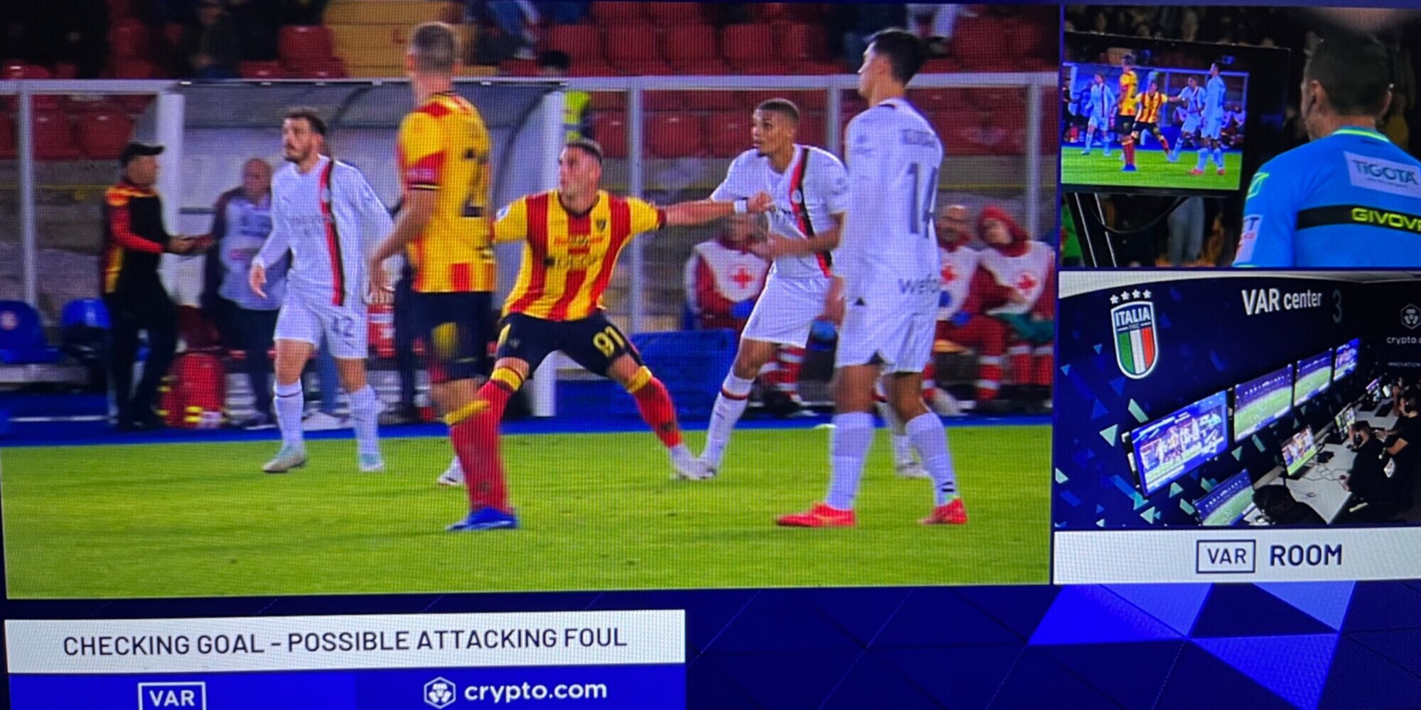 Piccoli e il gol annullato in Lecce-Milan al 94': il motivo. Social furiosi