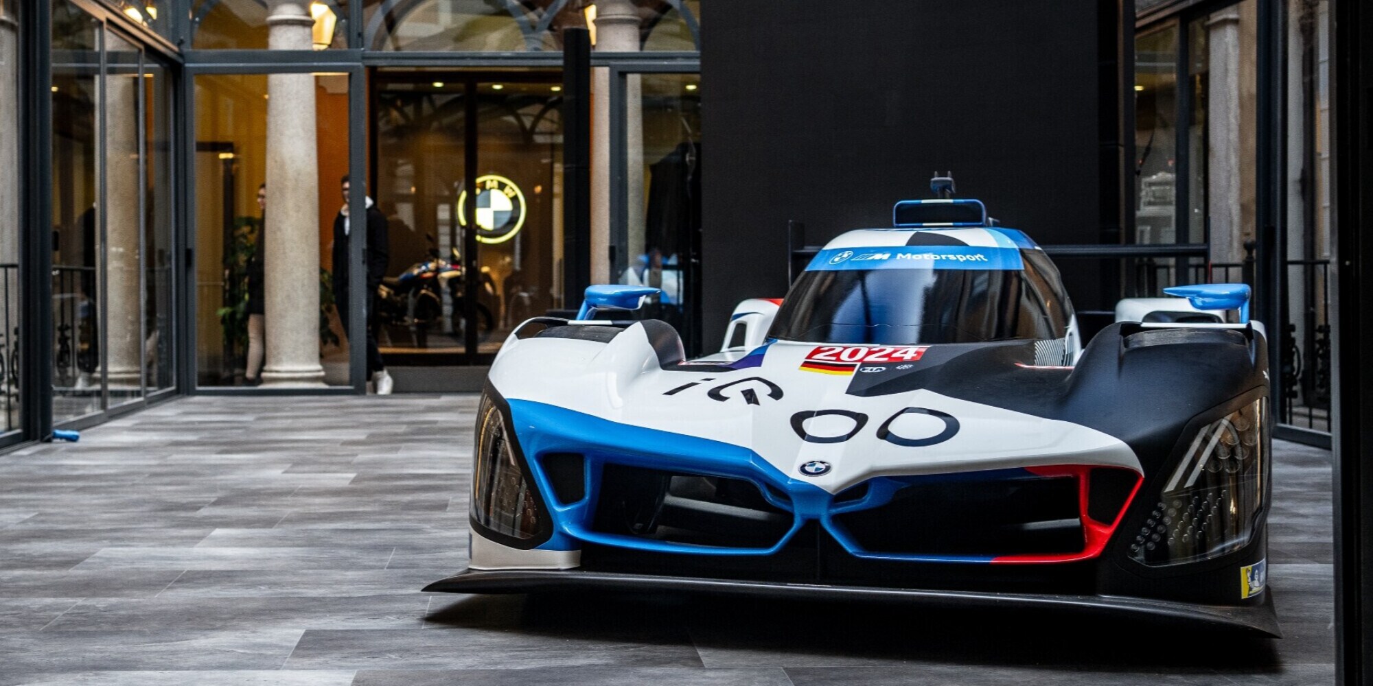 BMW, a Milano la Hypercar che sogna Le Mans