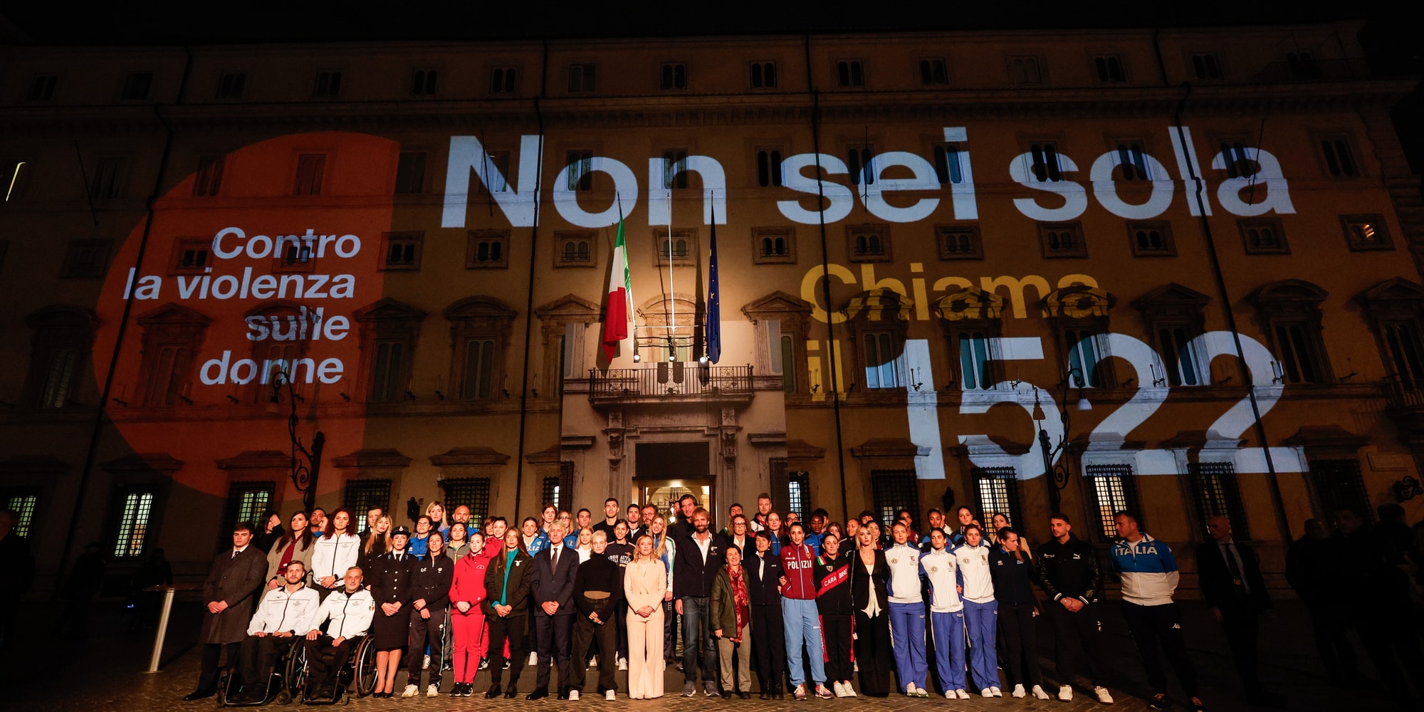 Violenza donne: slogan governo "non sei sola, chiama il 1522"