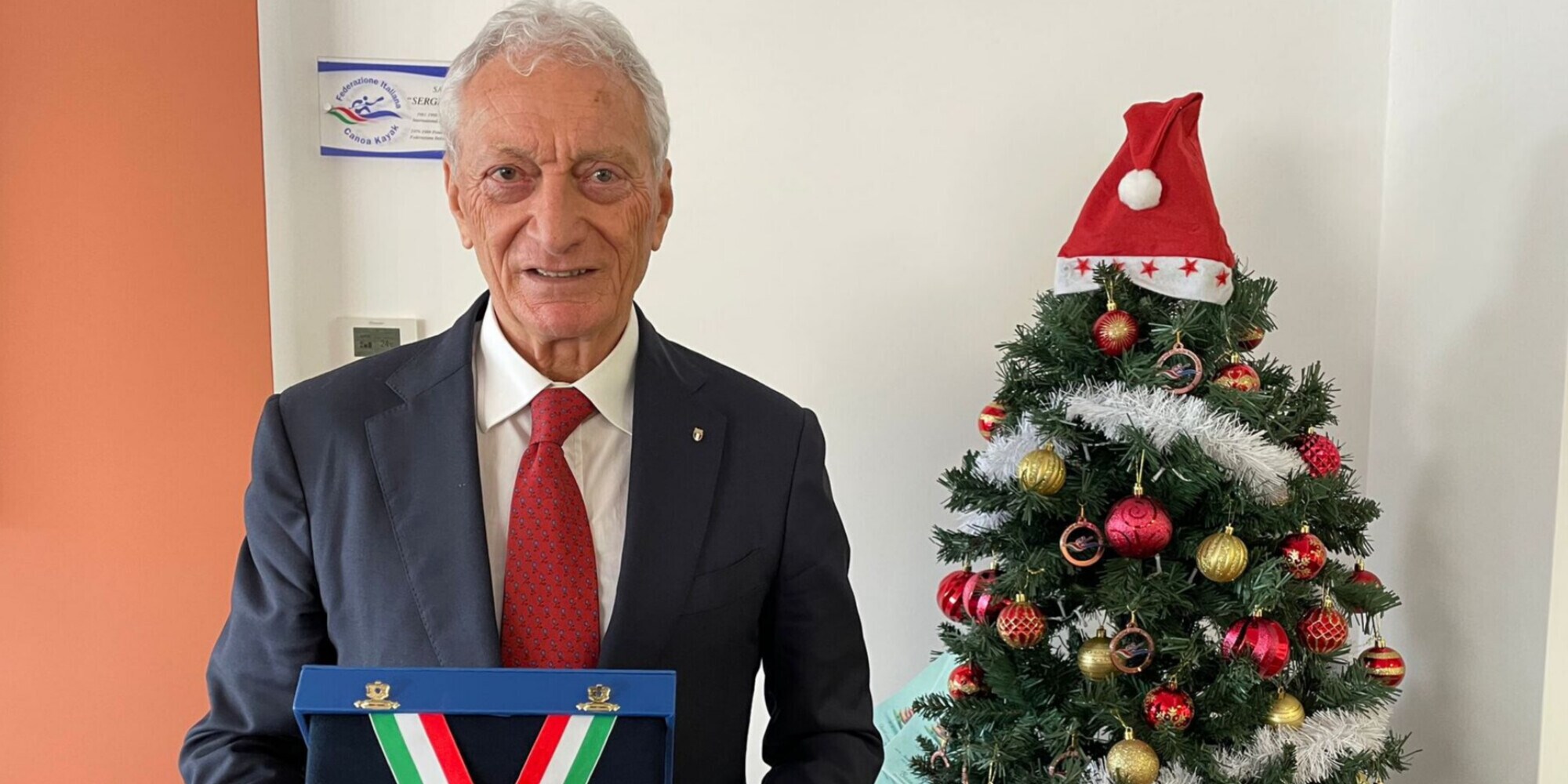 Canoa, il presidente della FICK Buonfiglio insignito del "Collare d'oro ...