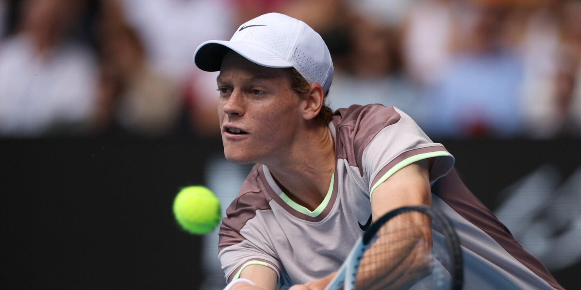 Sinner magico, batte Djokovic e vola in finale agli Australian Open ...