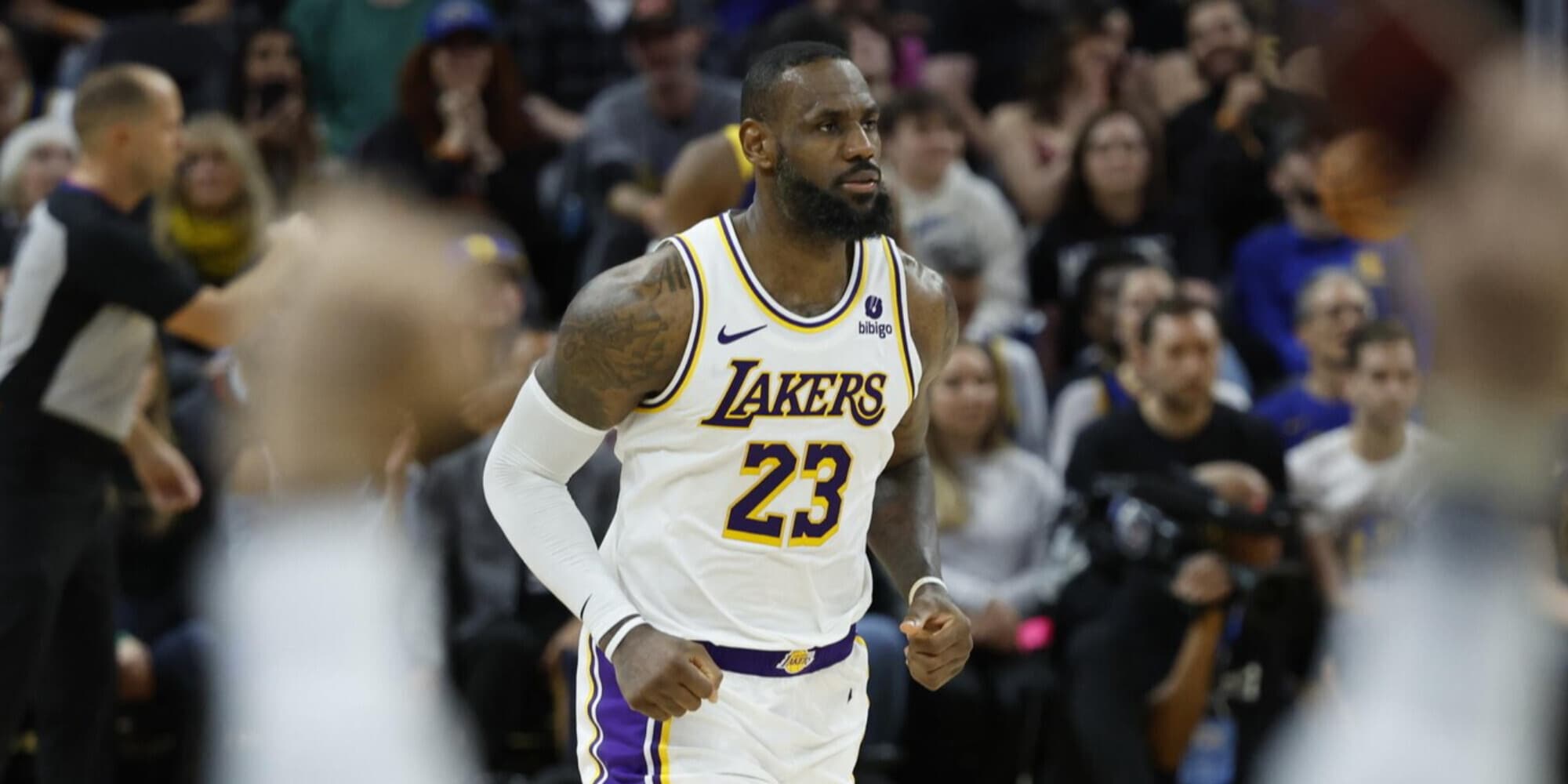 Nba, che sfida tra James e Curry: i Lakers vincono 145-144