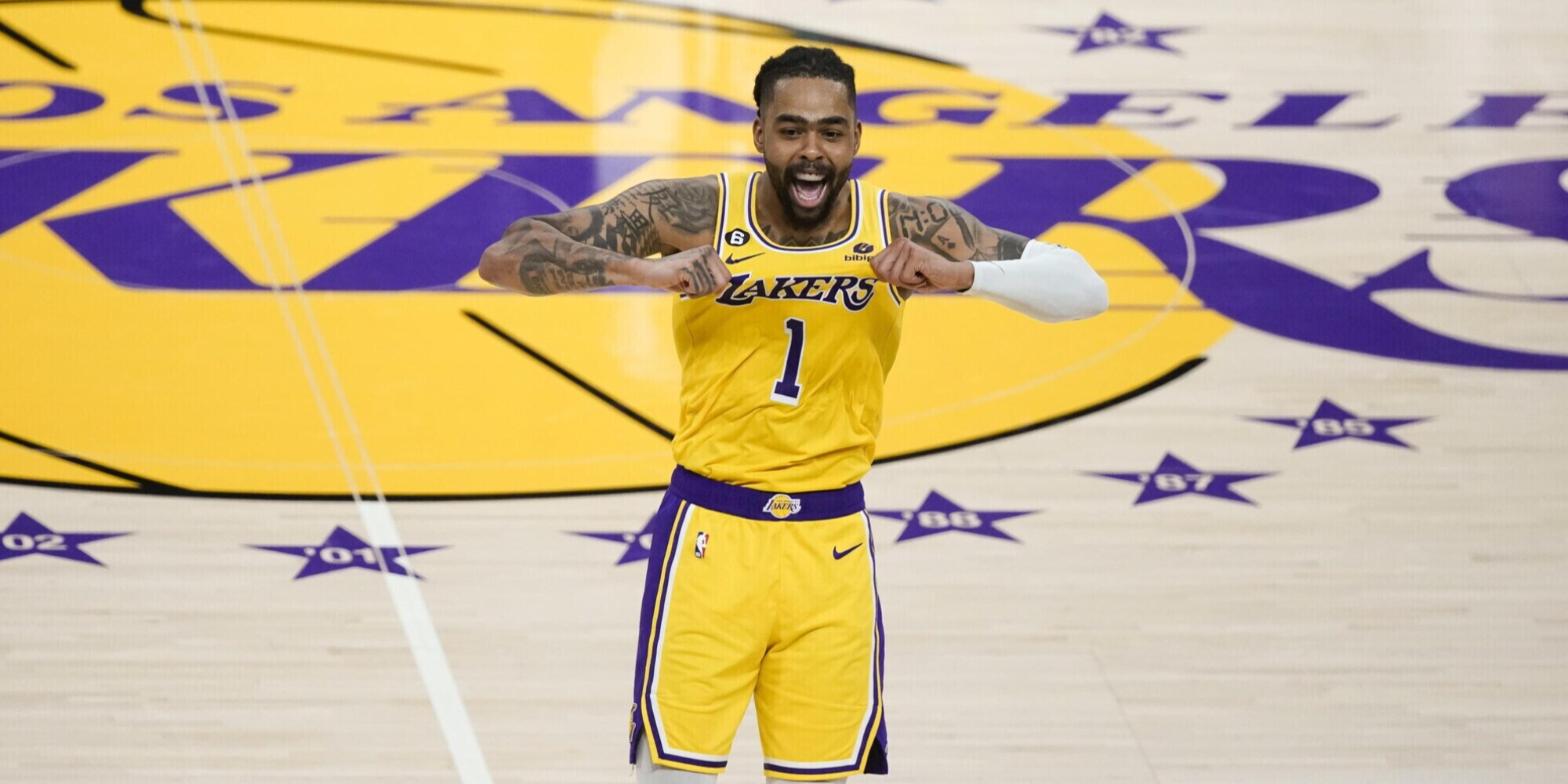 Nba, Russell fa esultare i Lakers: canestro sulla sirena e Milwaukee ko
