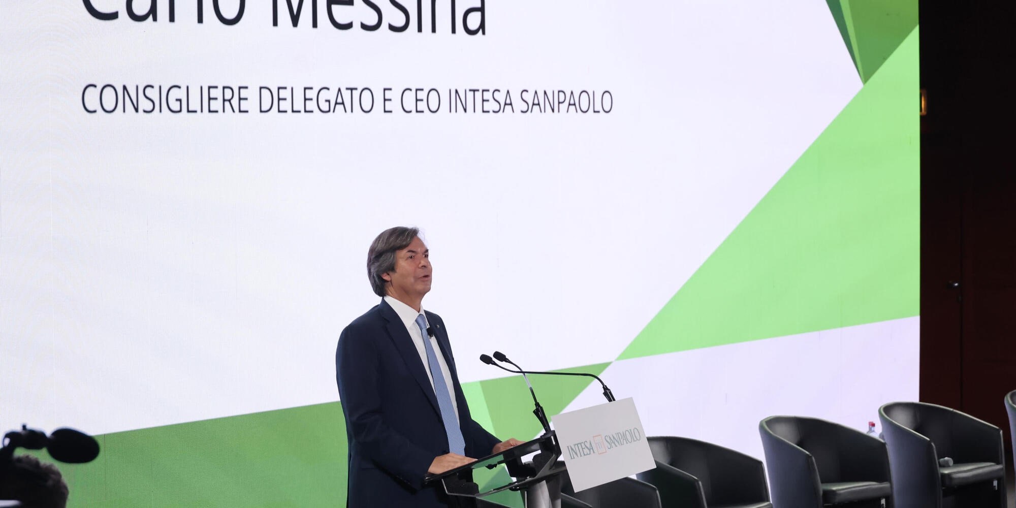 Messina ridisegna Intesa Sanpaolo per la banca del futuro