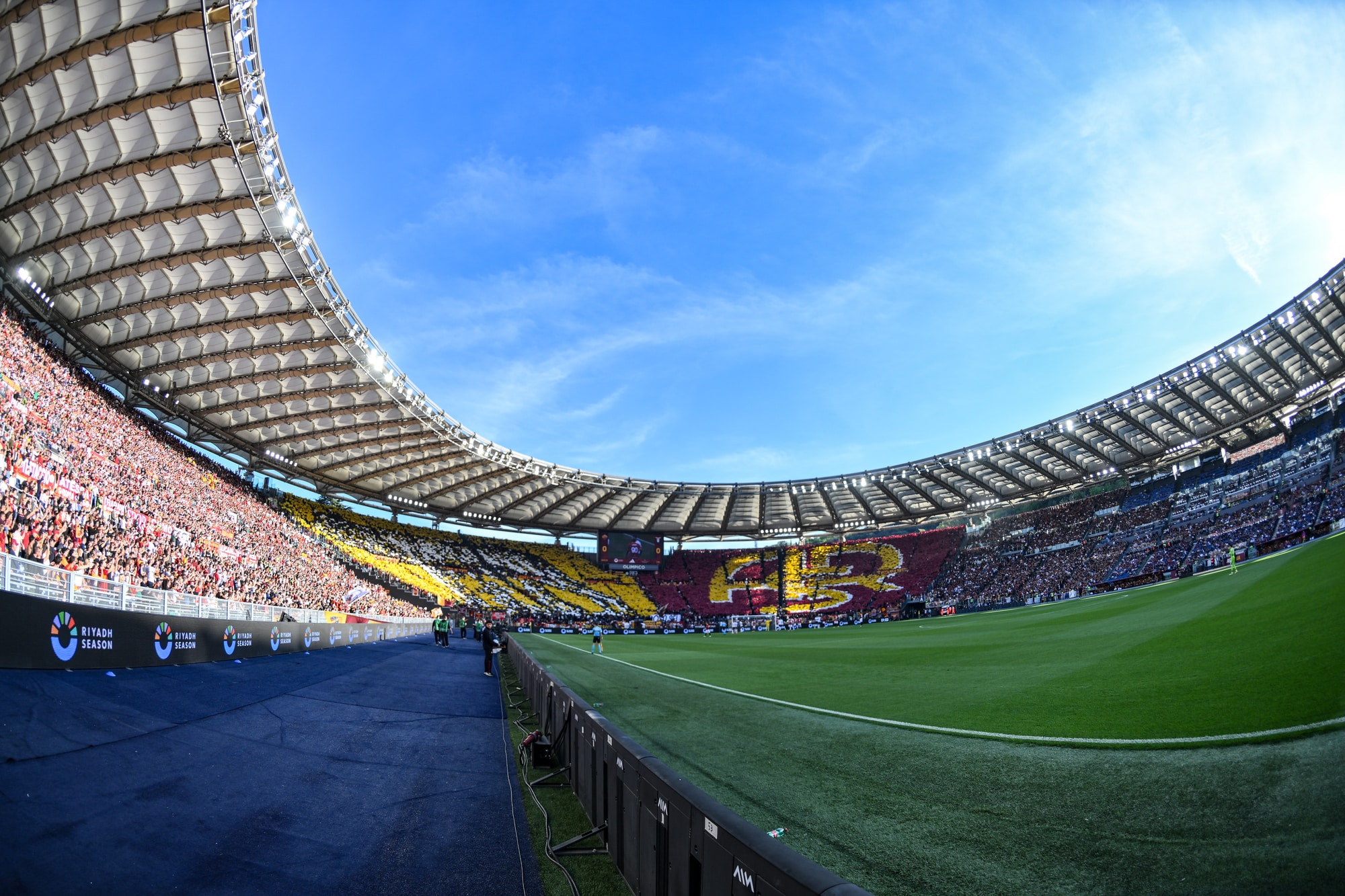 Roma-Lazio, derby da brividi sugli spalti: le coreografie