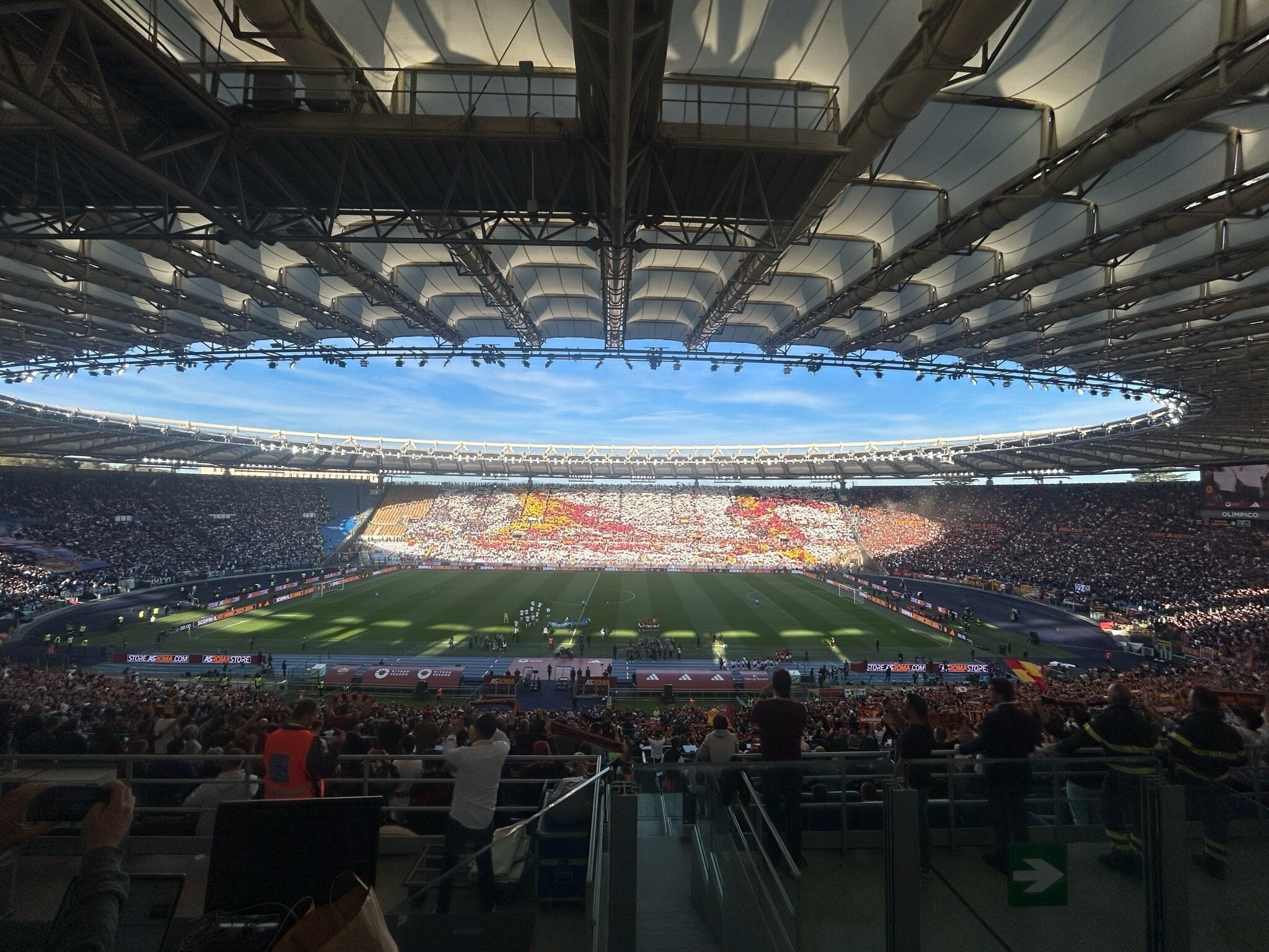 Roma-Lazio, derby da brividi sugli spalti: le coreografie