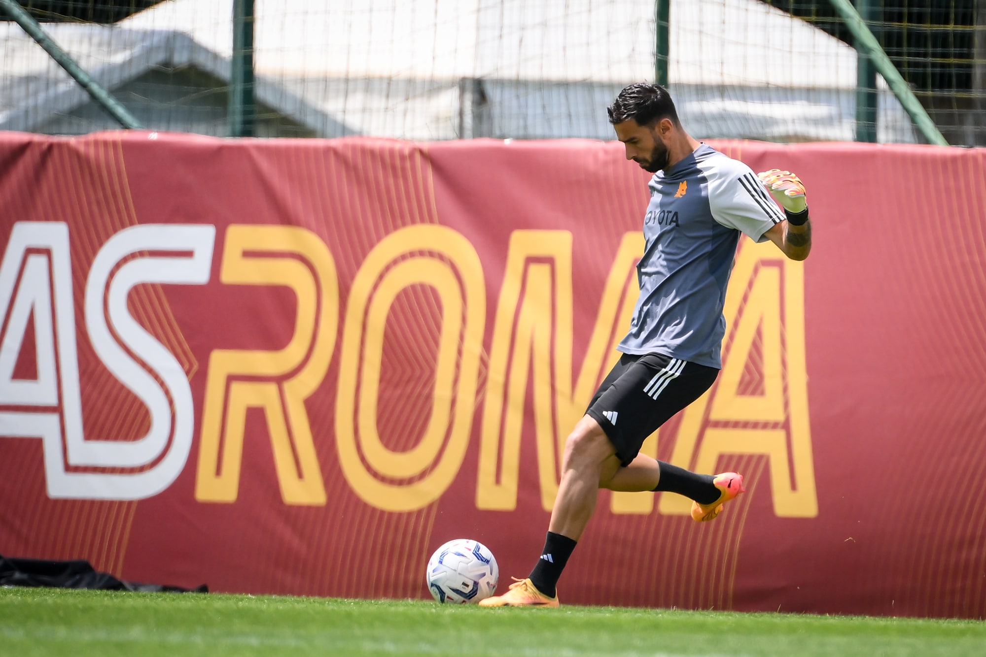 Roma in campo dopo l'Atalanta: le FOTO di chi era con De Rossi