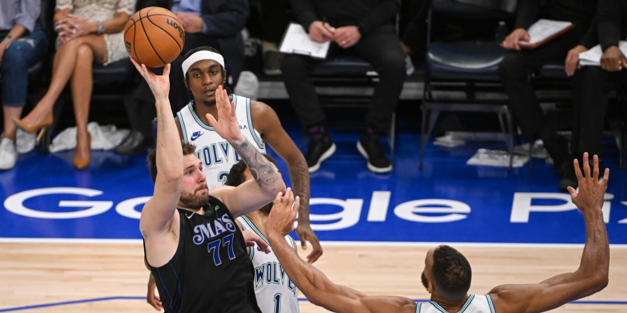 Nba playoff, Doncic piega Minnesota: Dallas vola sul 2-0 nella finale a Ovest